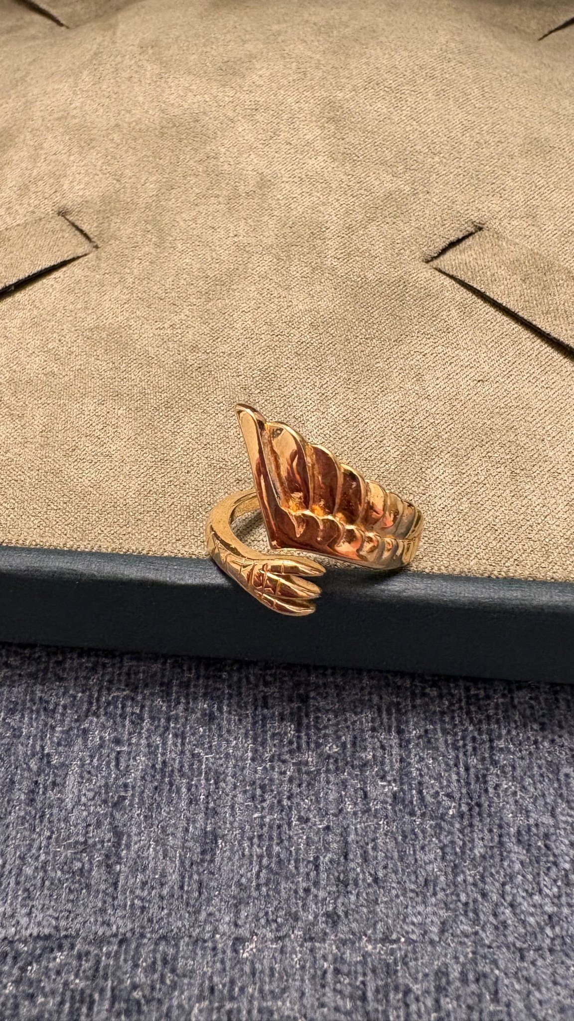 Se produkter som liknar Maria nilsdotter claw ring wi.. på Tradera ...