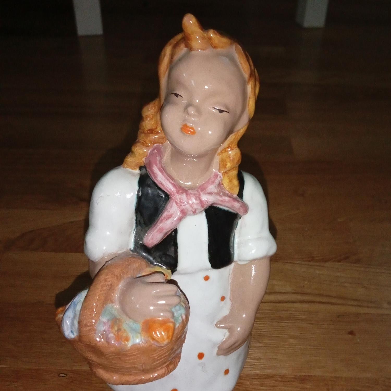 Maria Rahmer figurin Ungern 30-tal girl with ba.. | Köp på Tradera ...