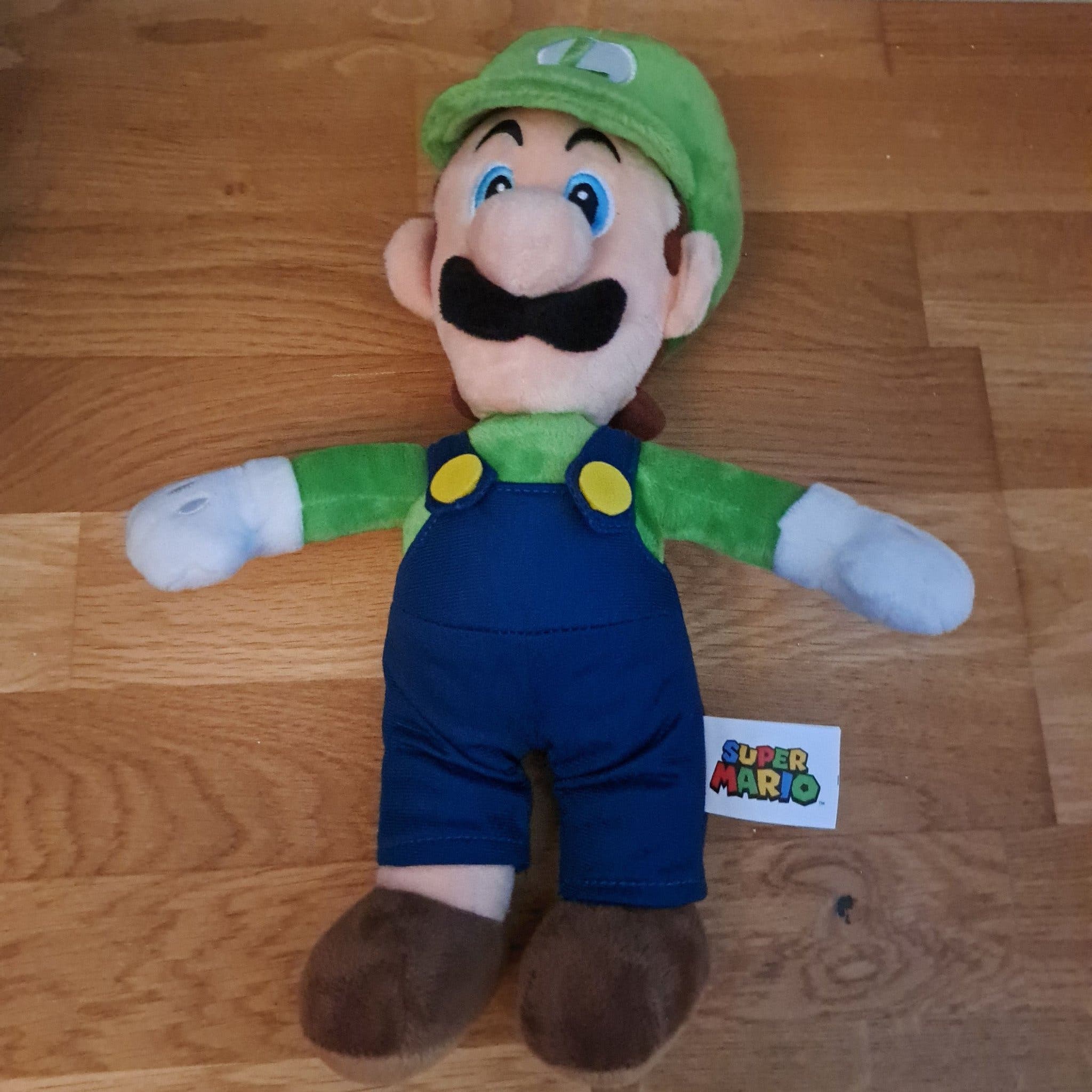 Se produkter som liknar Luigi Super Mario Plyschdocka på Tradera ...