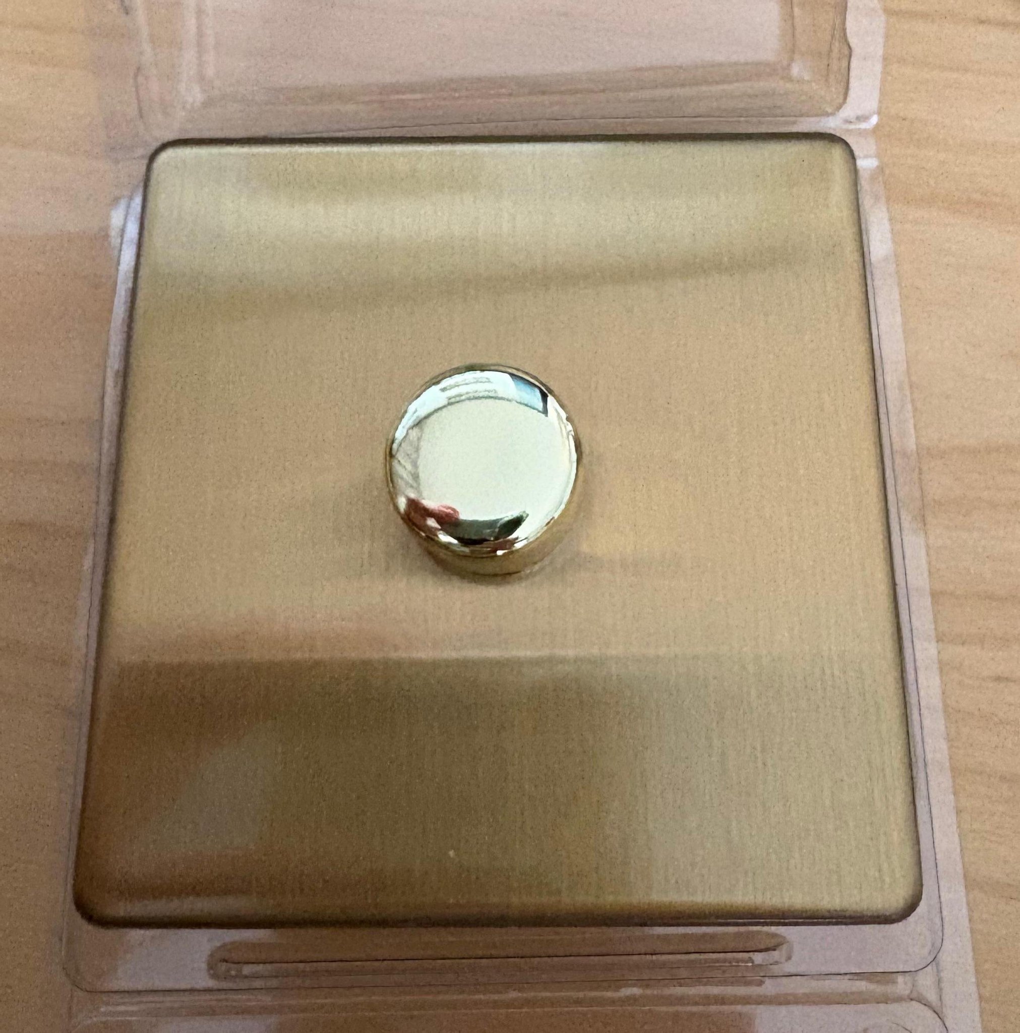 Varlight European V-Pro 1-Gang 2-Way Push-On/Of.. | Köp på Tradera ...