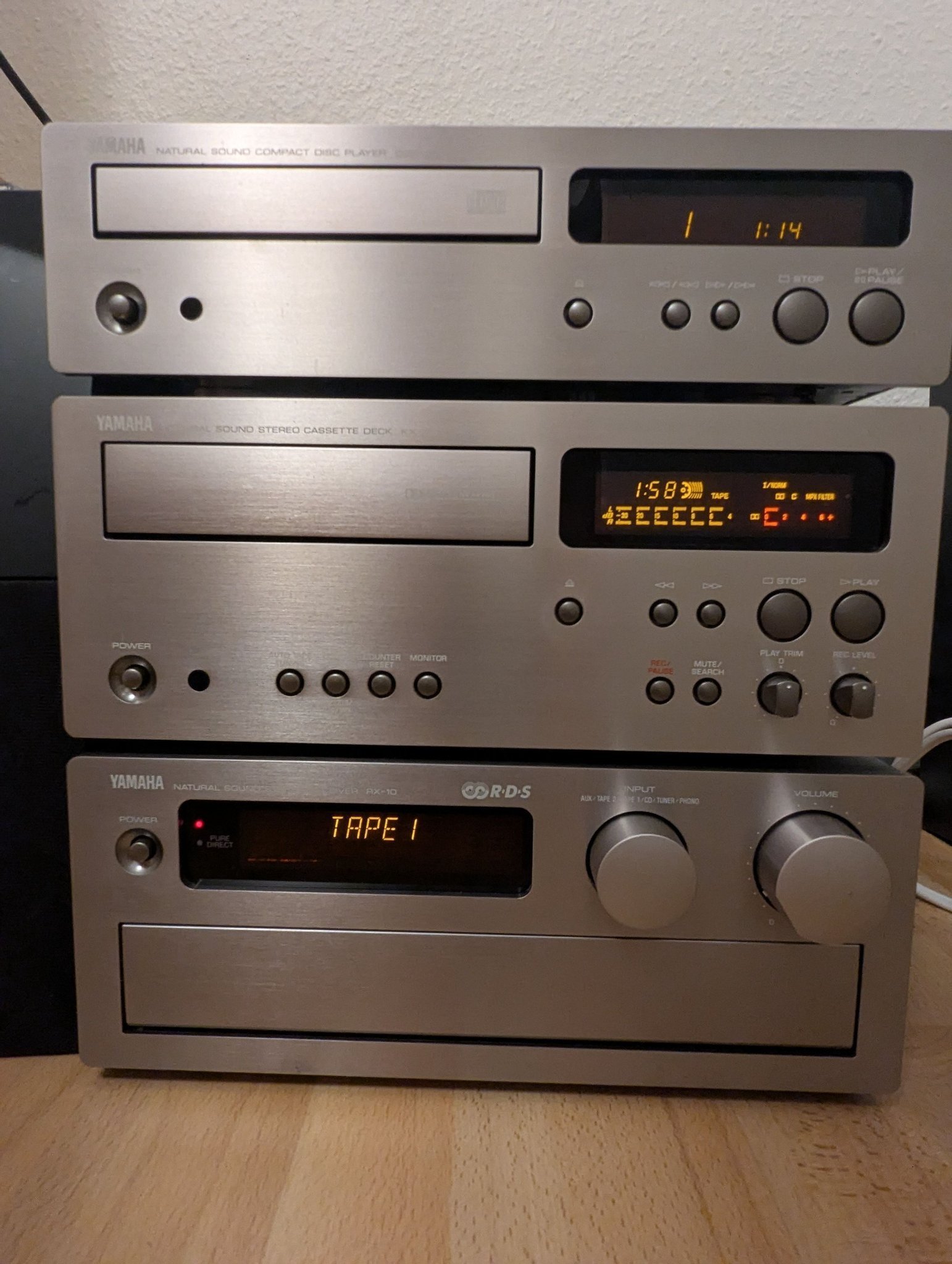 Se produkter som liknar Rare Yamaha compact hi fi ste.. på Tradera ...