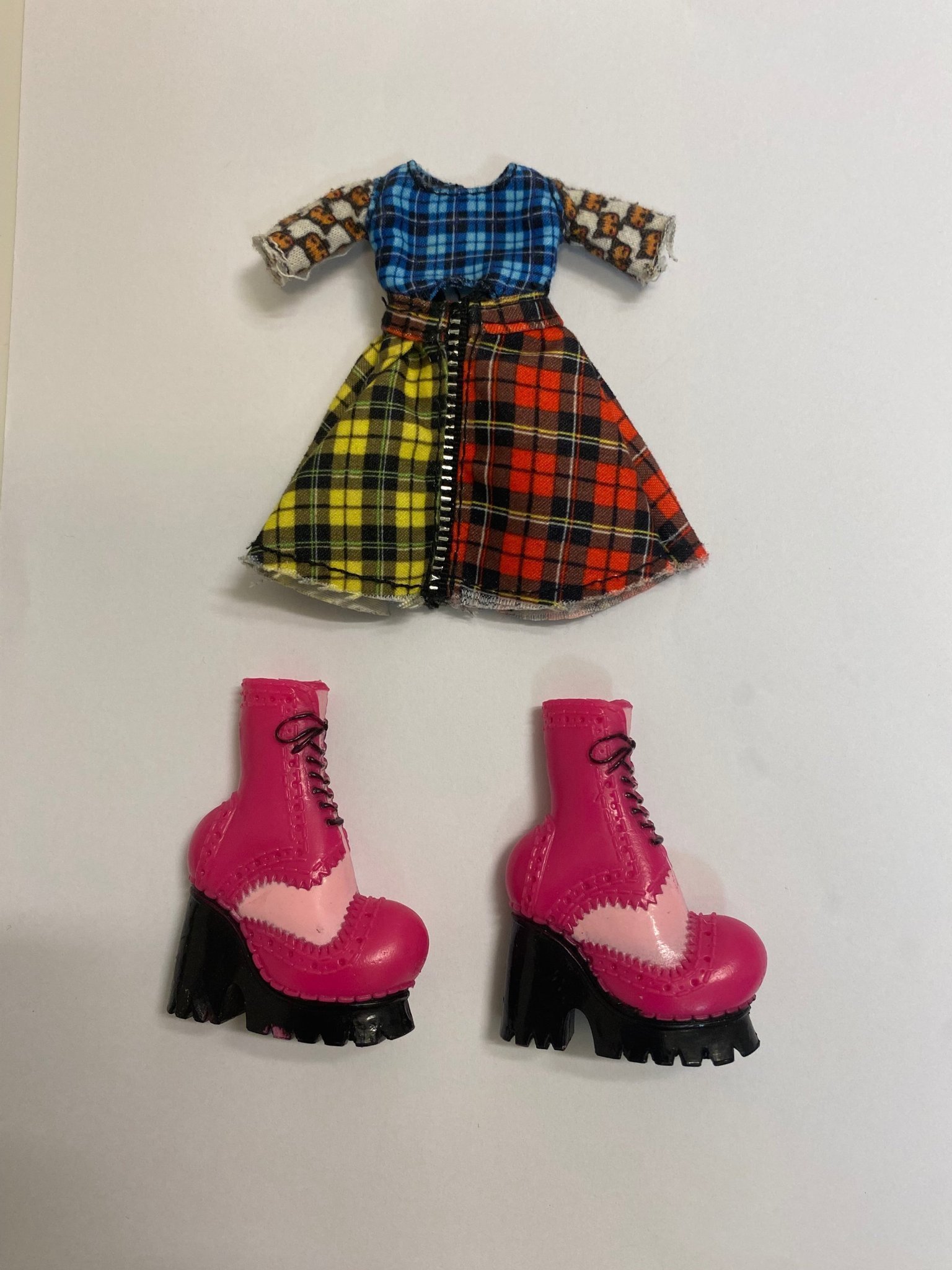 Bratz docka tillbehör, Klänning och skor | Köp på Tradera (708415957)