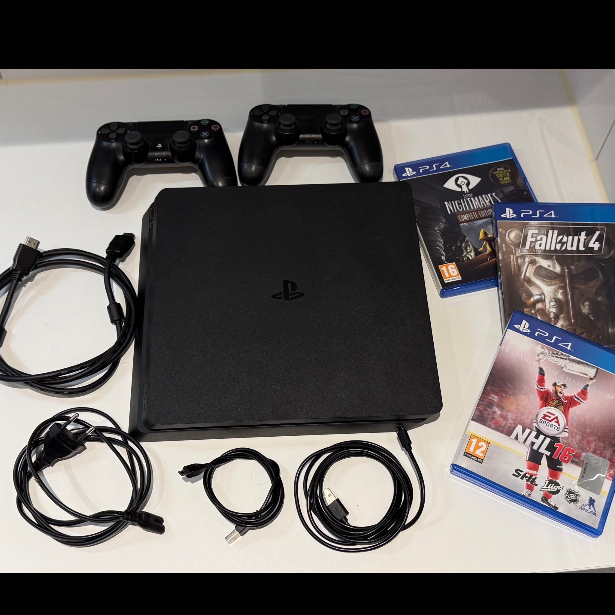 PS4 Slim 500GB - komplett paket | Köp på Tradera (713278095)