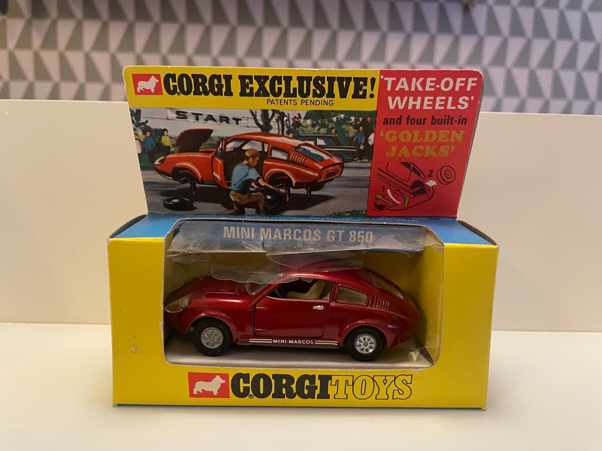 Corgi Toys Mini Marcos GT 850 | Köp på Tradera (713973556)