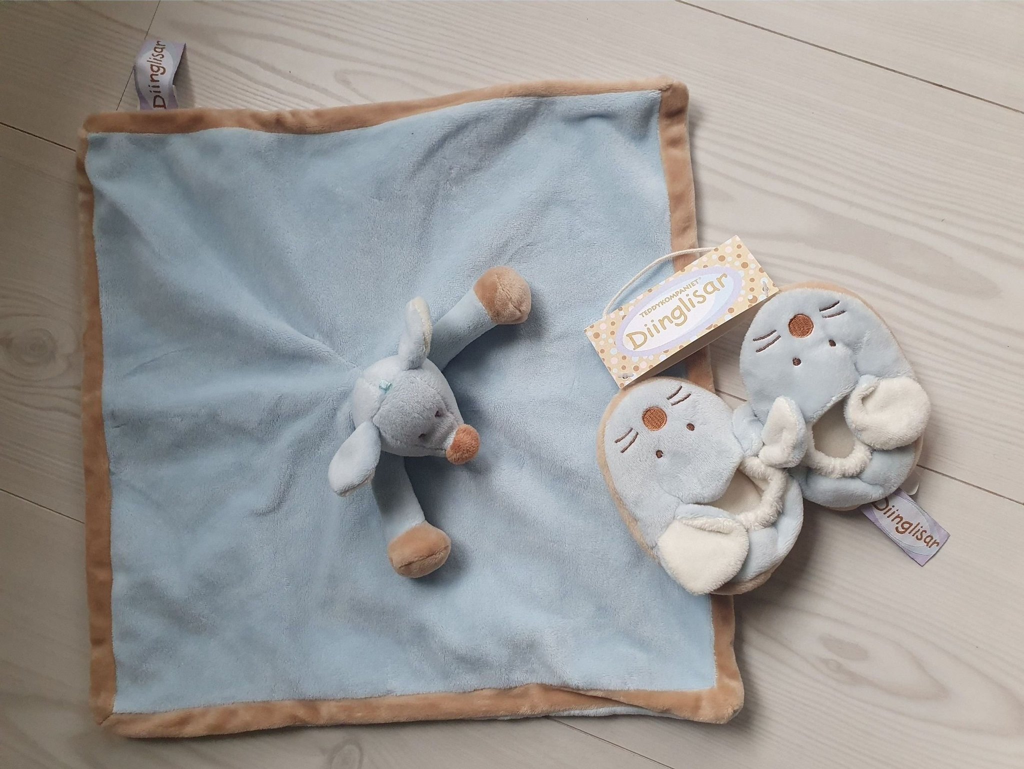 Se produkter som liknar Snuttefilt och tossor. Diingl.. på Tradera ...