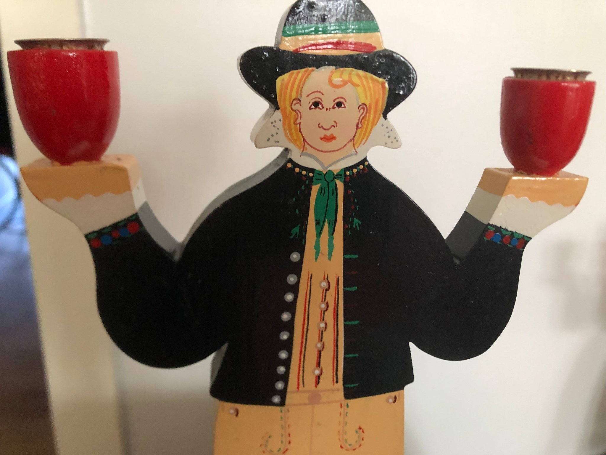 1 st ljusstaka i trä i form av en man med handm.. | Köp på Tradera ...