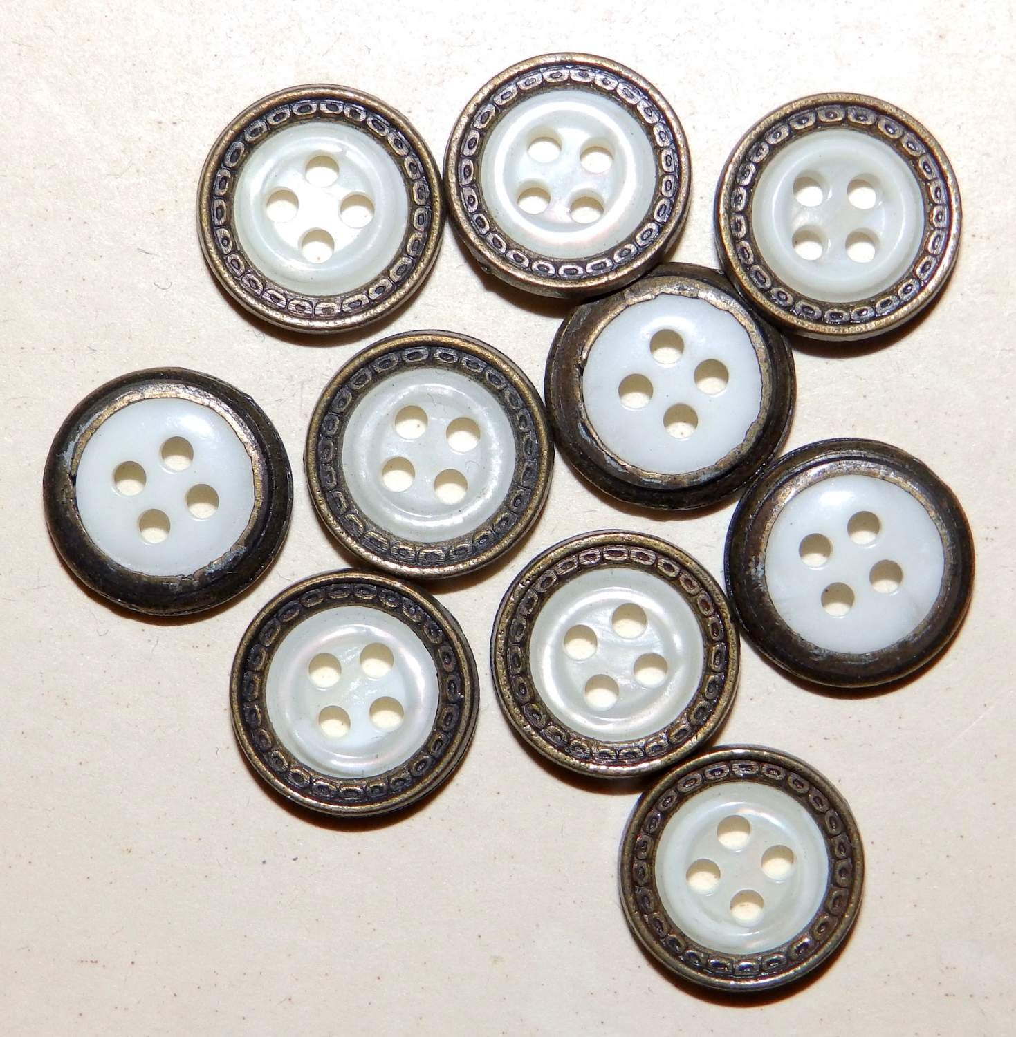 10 st vintage knappar, vit i.. | Köp från bortbytingen@ på Tradera ...