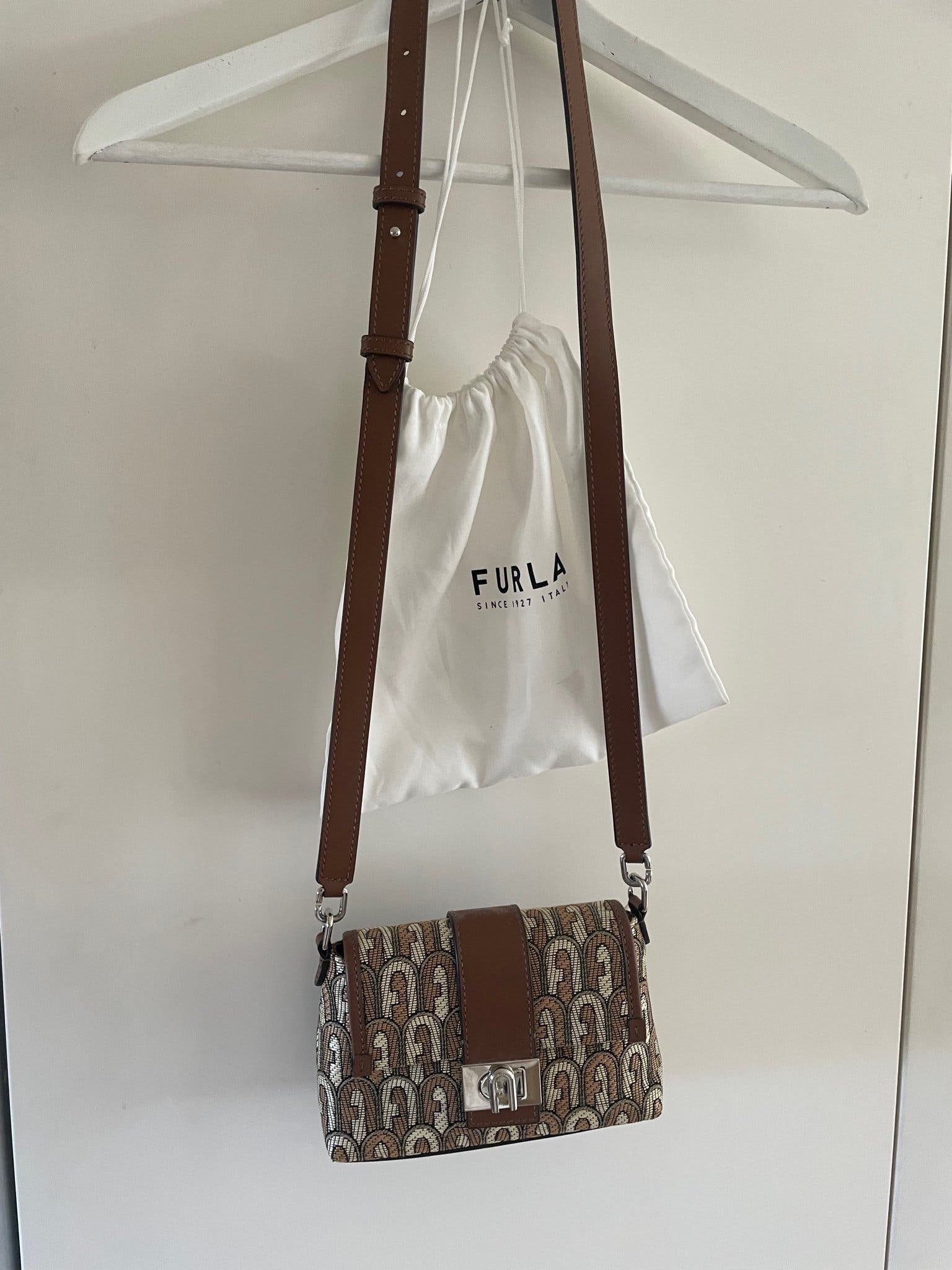 Furla Charlie Toni Cognac-cognac-H/Mindre väska | Köp på Tradera ...