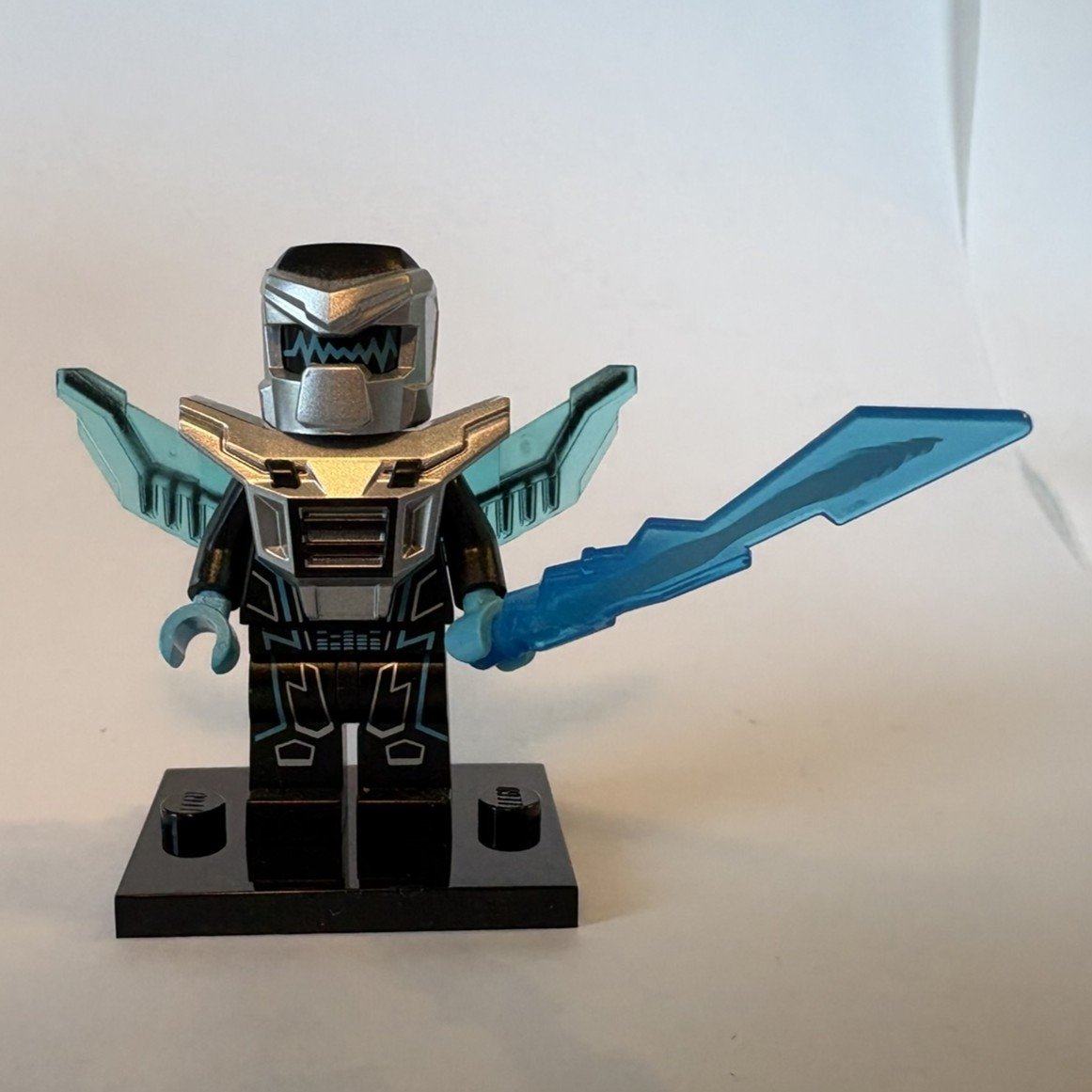 Se produkter som liknar LEGO CMF Series 15 - Laser Mech på Tradera ...