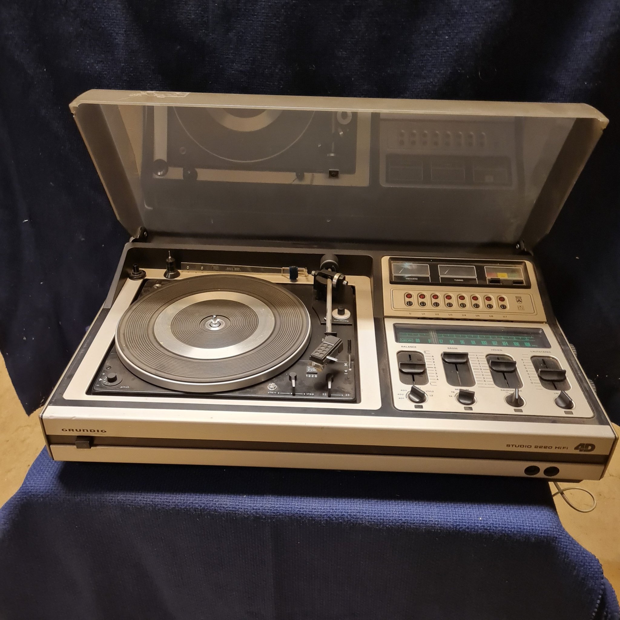 Grundig Studio 2220 HiFi 4D Stereo | Köp på Tradera (710321037)