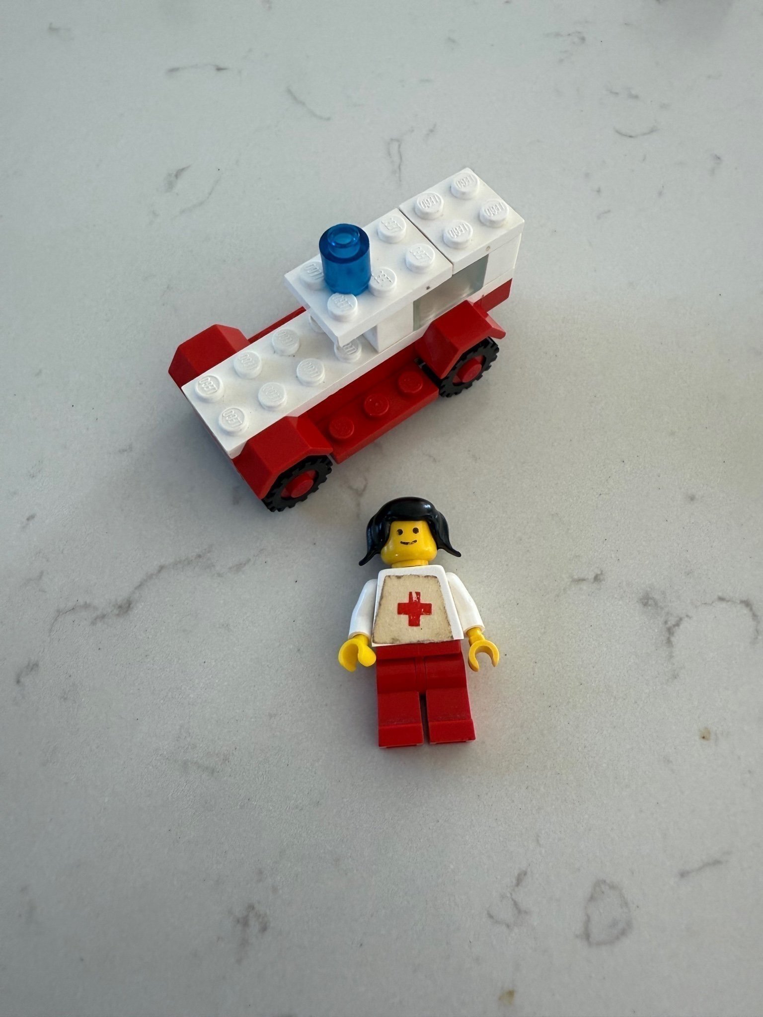 Se produkter som liknar Lego 606 town city Ambulans m.. på Tradera ...