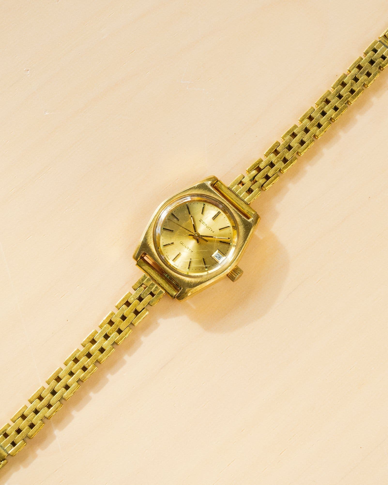 Zenith Surf Quartz Date Womens 20-0480-075 | Köp på Tradera (703591878)