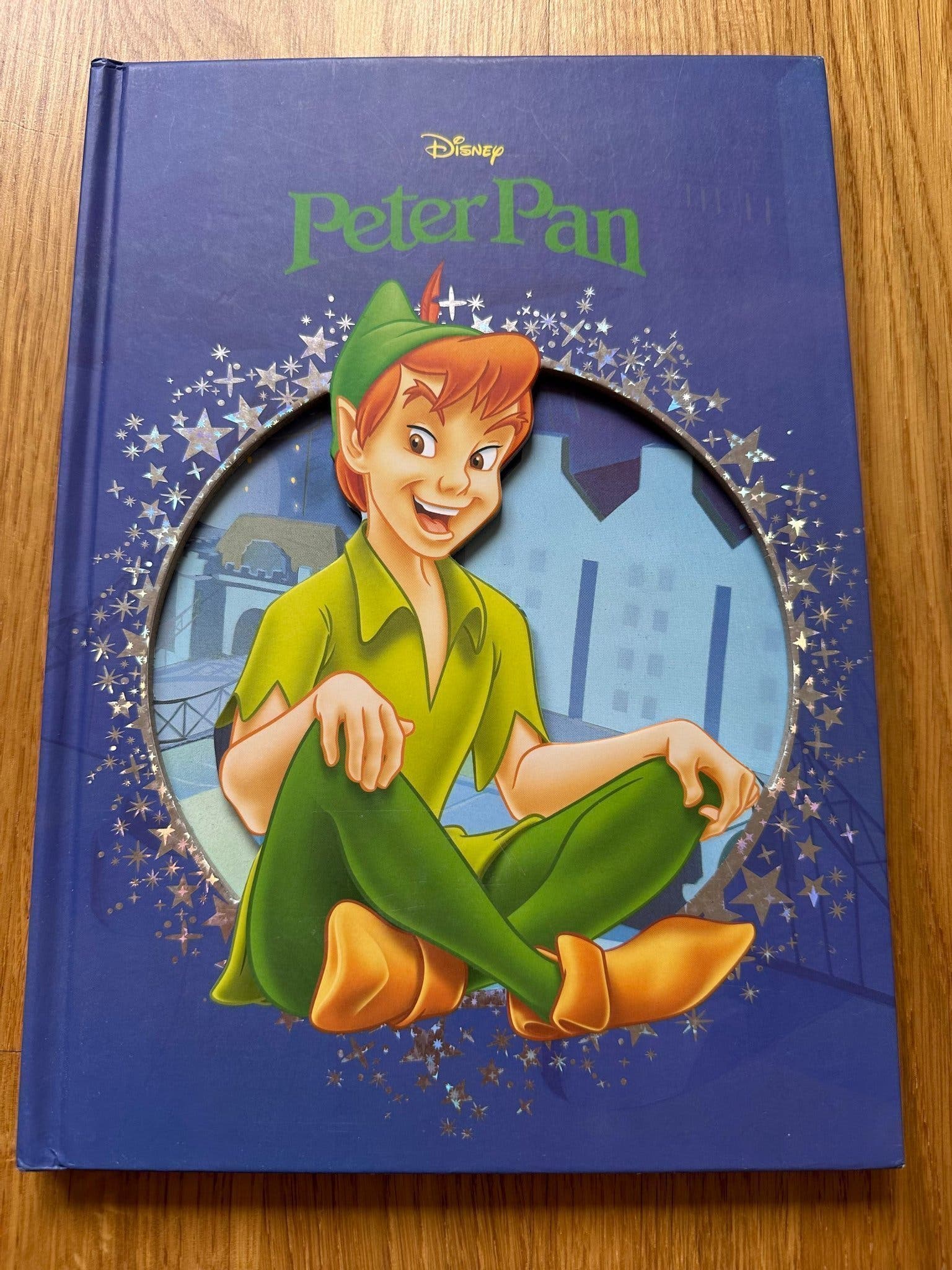 Se produkter som liknar Peter Pan - Den klassiska sagan på Tradera ...