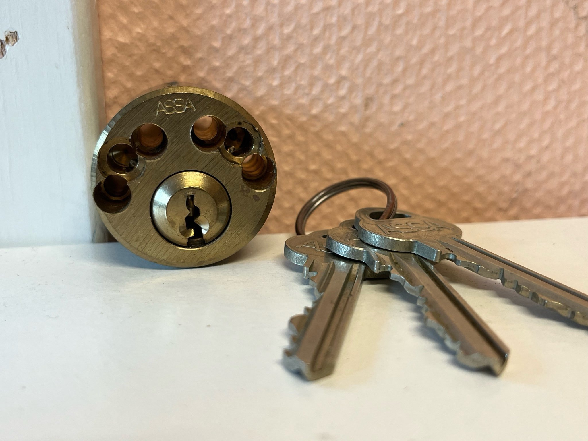 Se produkter som liknar Assa - Låscylinder Lås 3st ny.. på Tradera ...