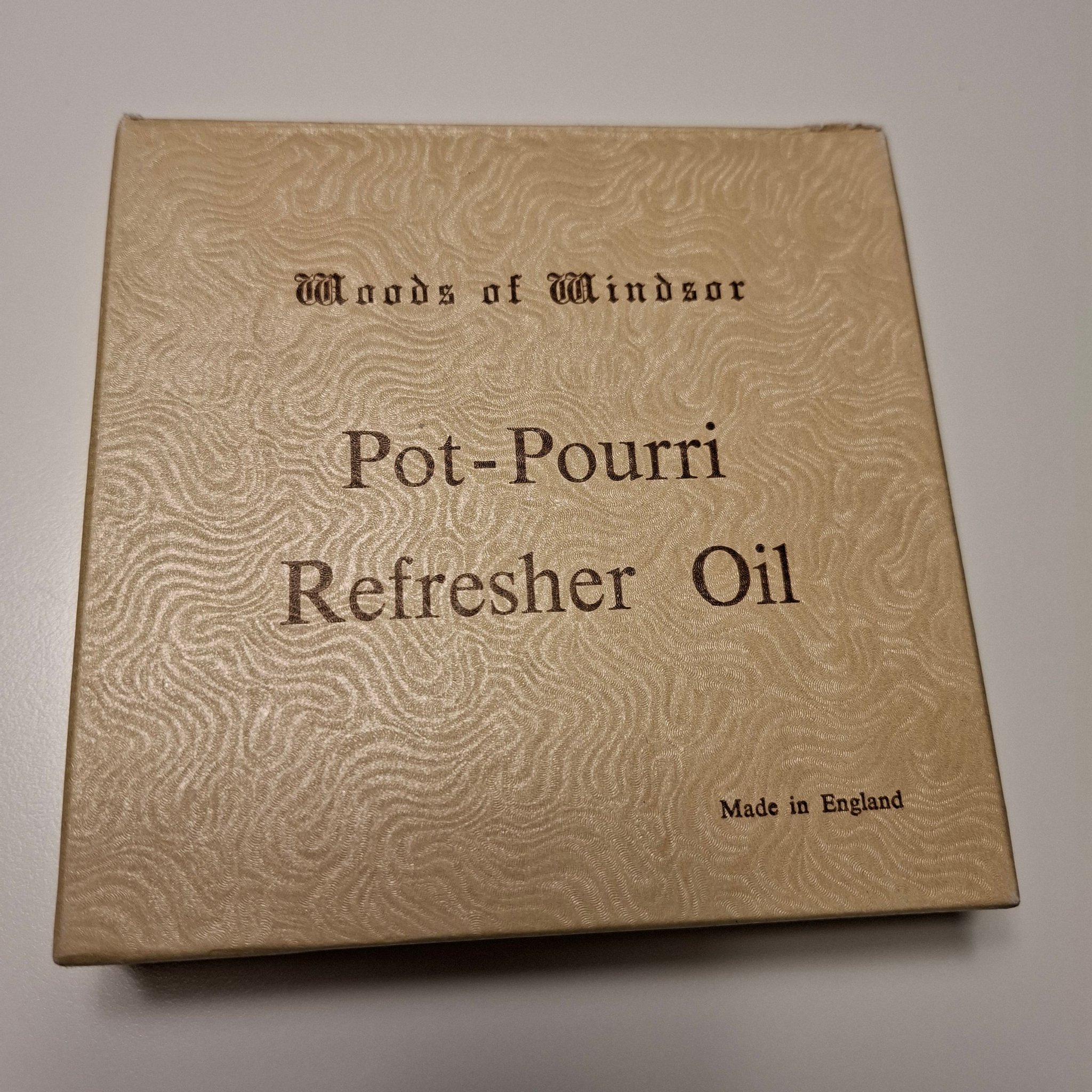 Se produkter som liknar Woods of Windsor Pot-Pourri R.. på Tradera ...