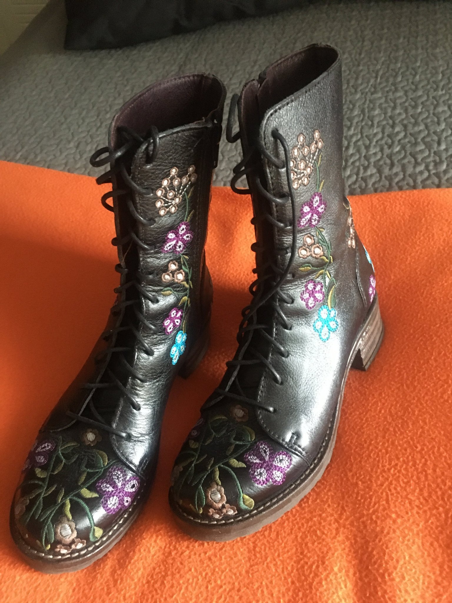 BRAKO Flower Power blommiga svarta kängor,stlk 37 | Köp på Tradera ...