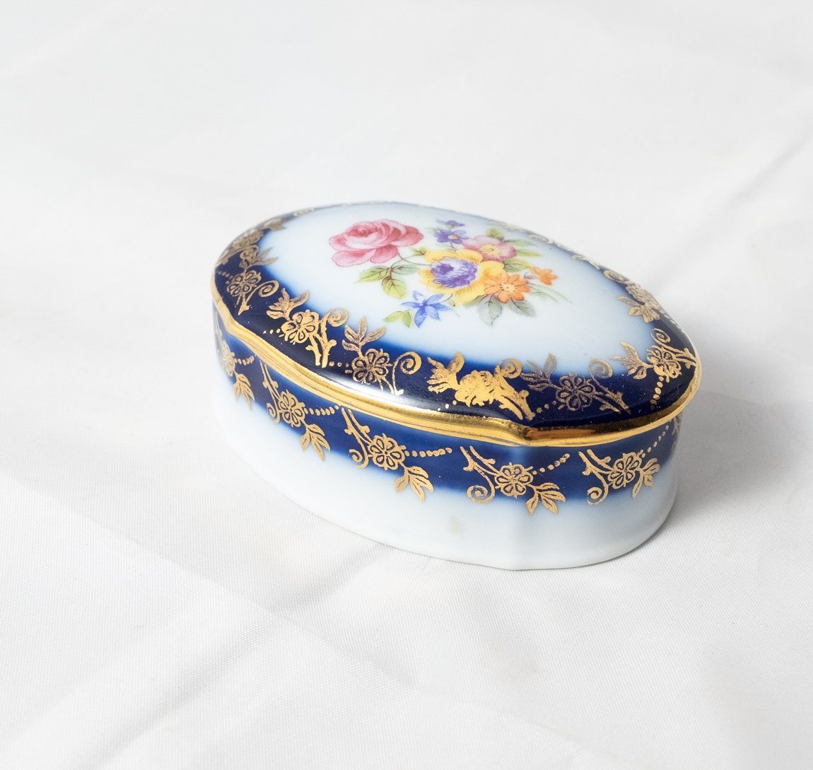 Porslinsask - Martinroda Liten ask.. | Köp från analogi på Tradera ...