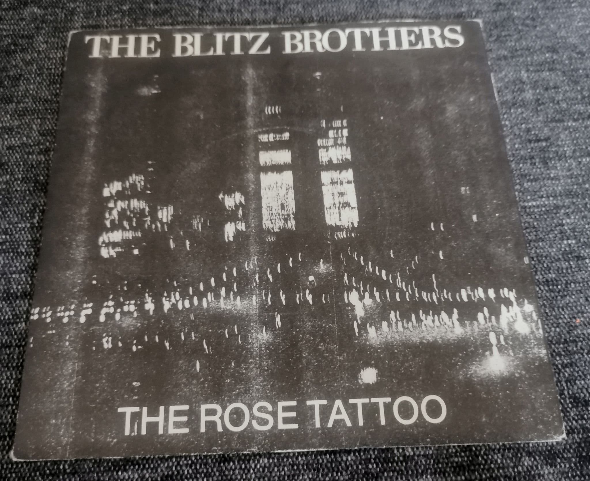 Se produkter som liknar blitz brothers "the rose tatt.. på Tradera ...