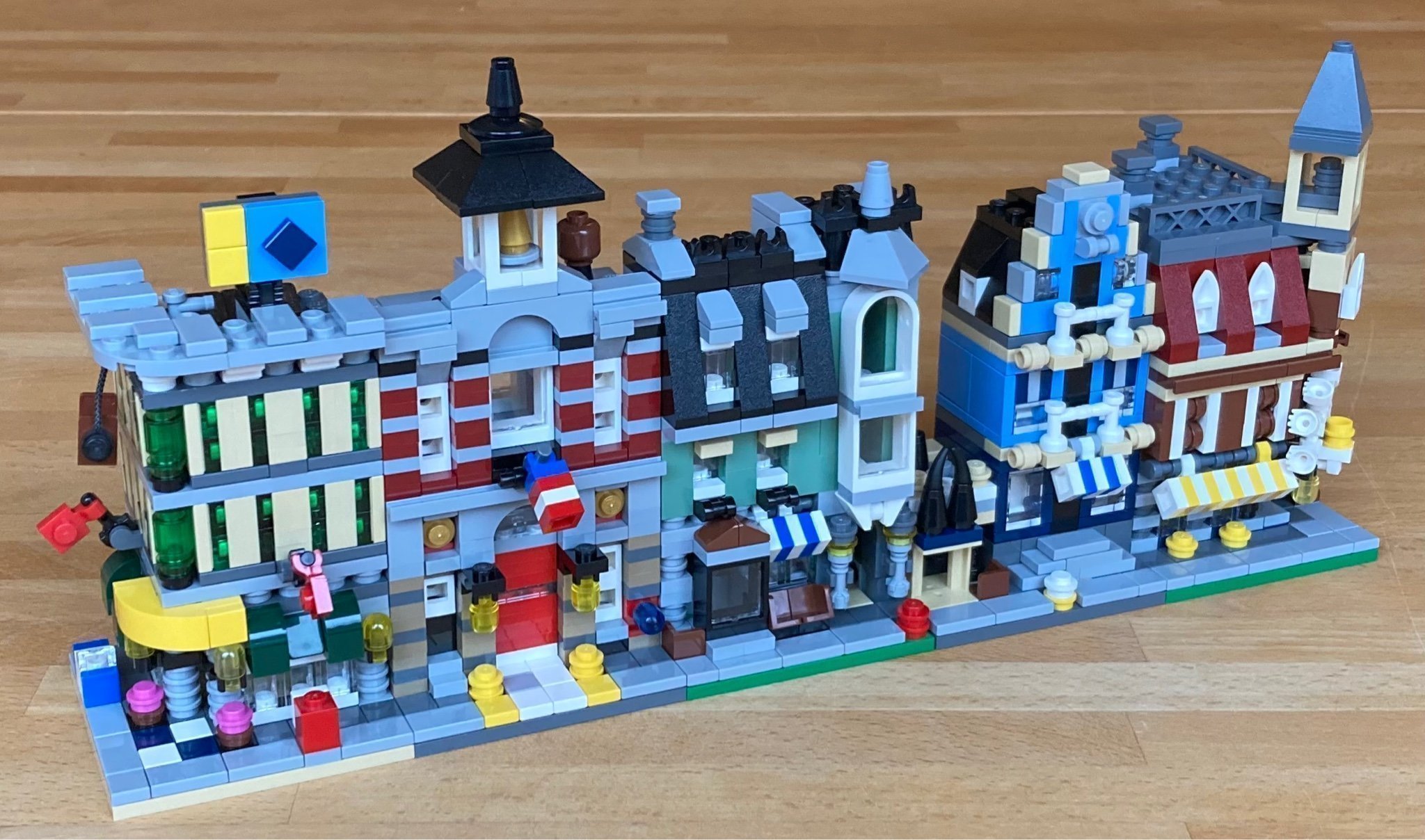 LEGO CREATOR EXPERT - Mini Modulars - 10230 - K.. | Köp på Tradera ...