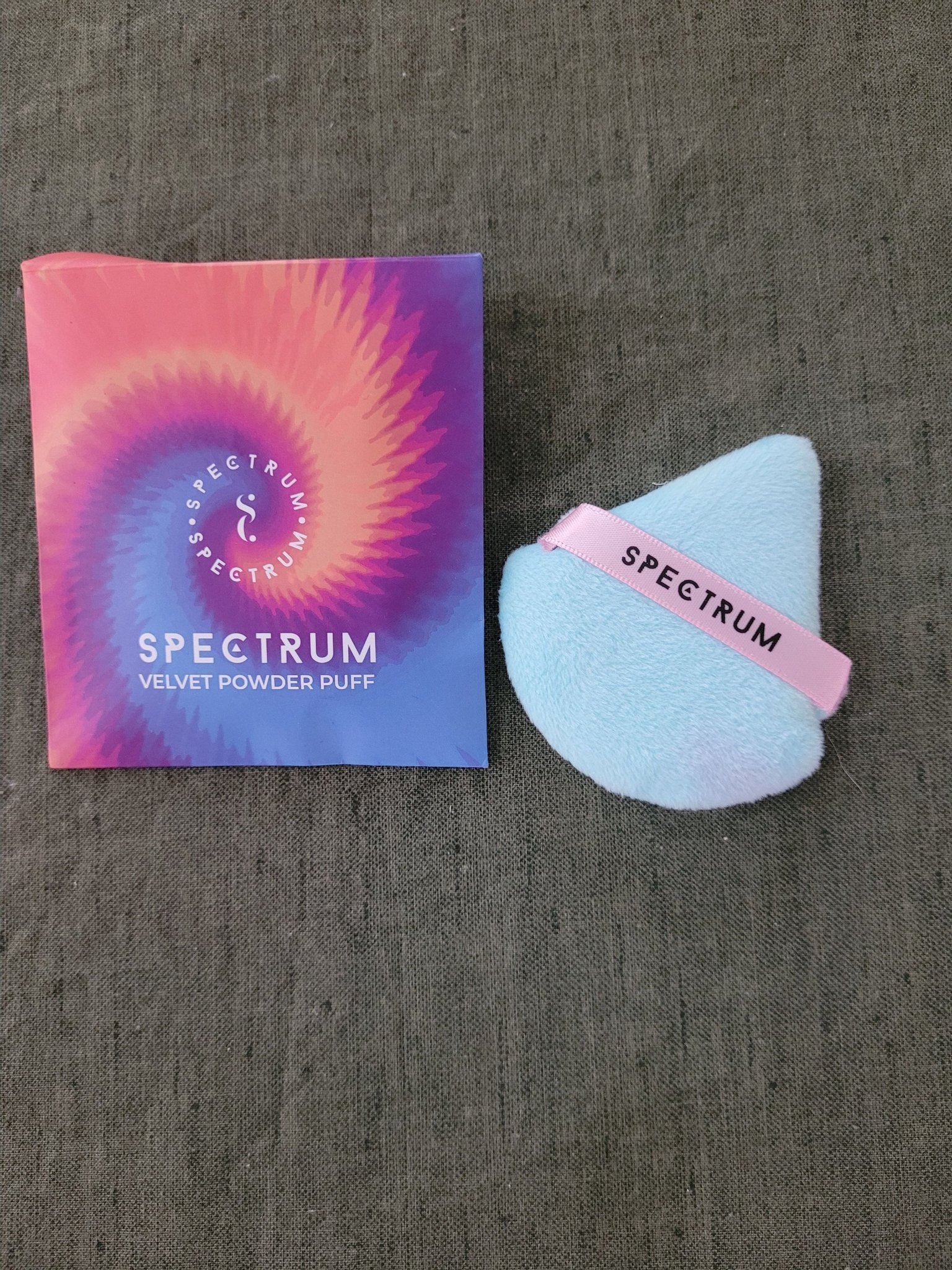 Se produkter som liknar Ny Spectrum make up puff glos.. på Tradera ...