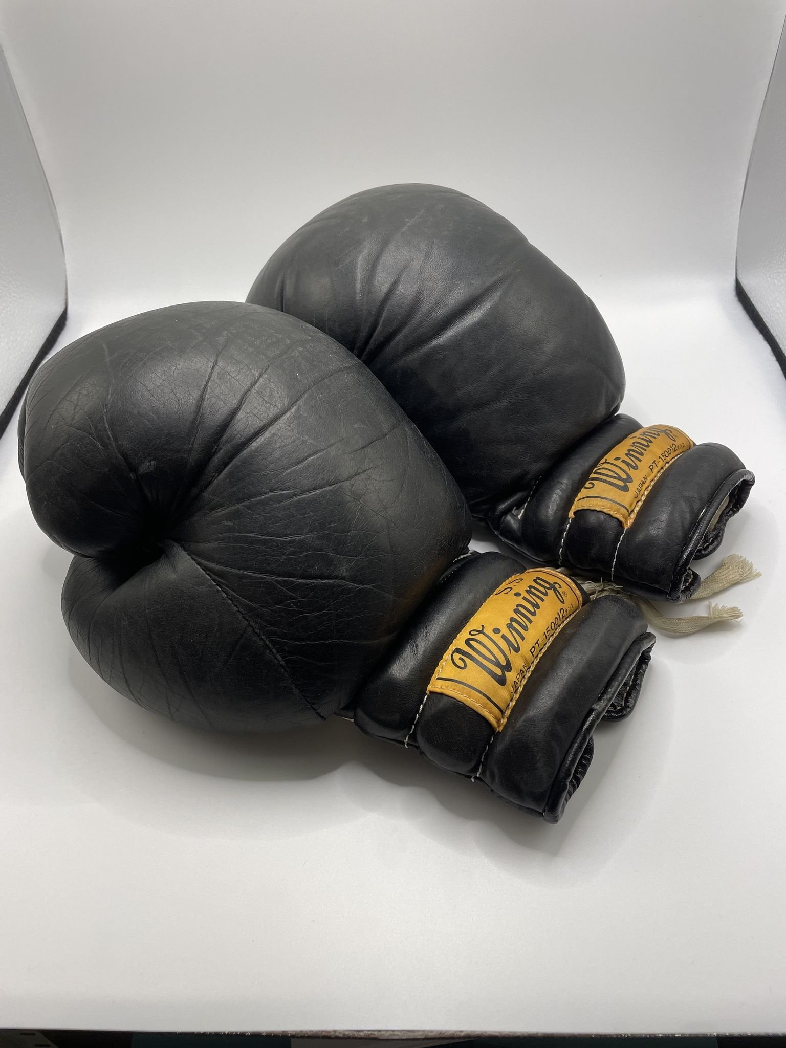 Se produkter som liknar Vintage boxhandskar från ikon.. på Tradera ...