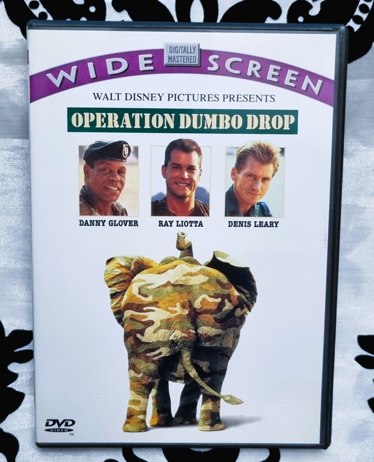 Operation Dumbo Drop / Jakten på den heliga ele.. | Köp på Tradera ...