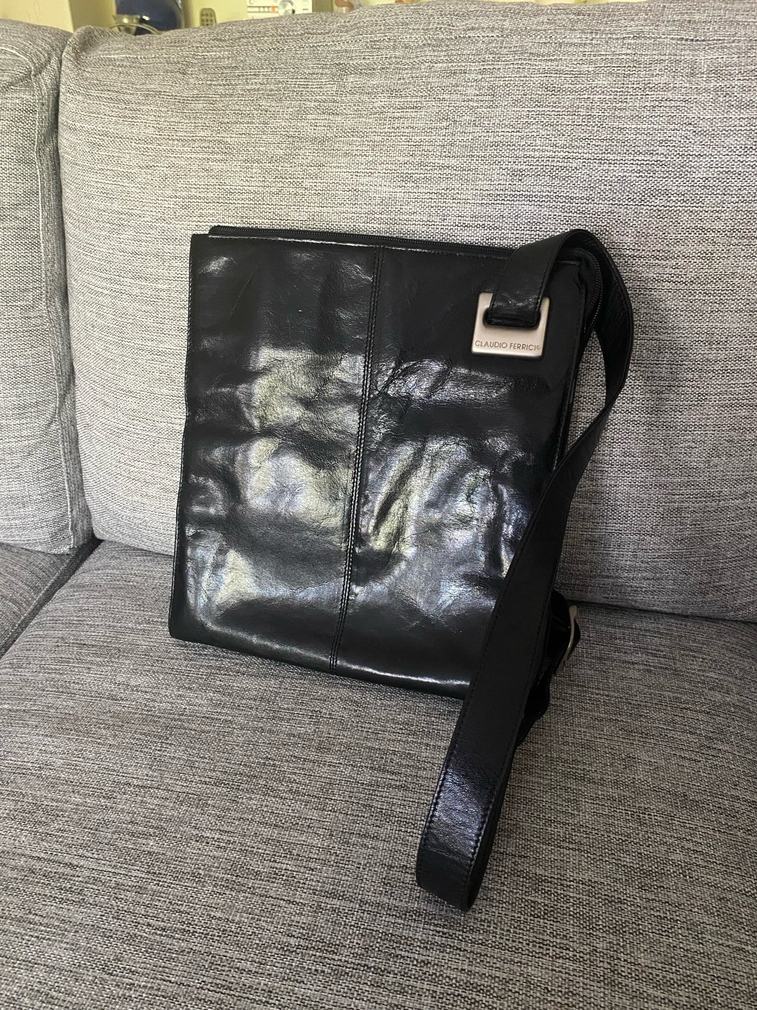 Claudio Ferrici svart väska | Köp på Tradera (709103428)