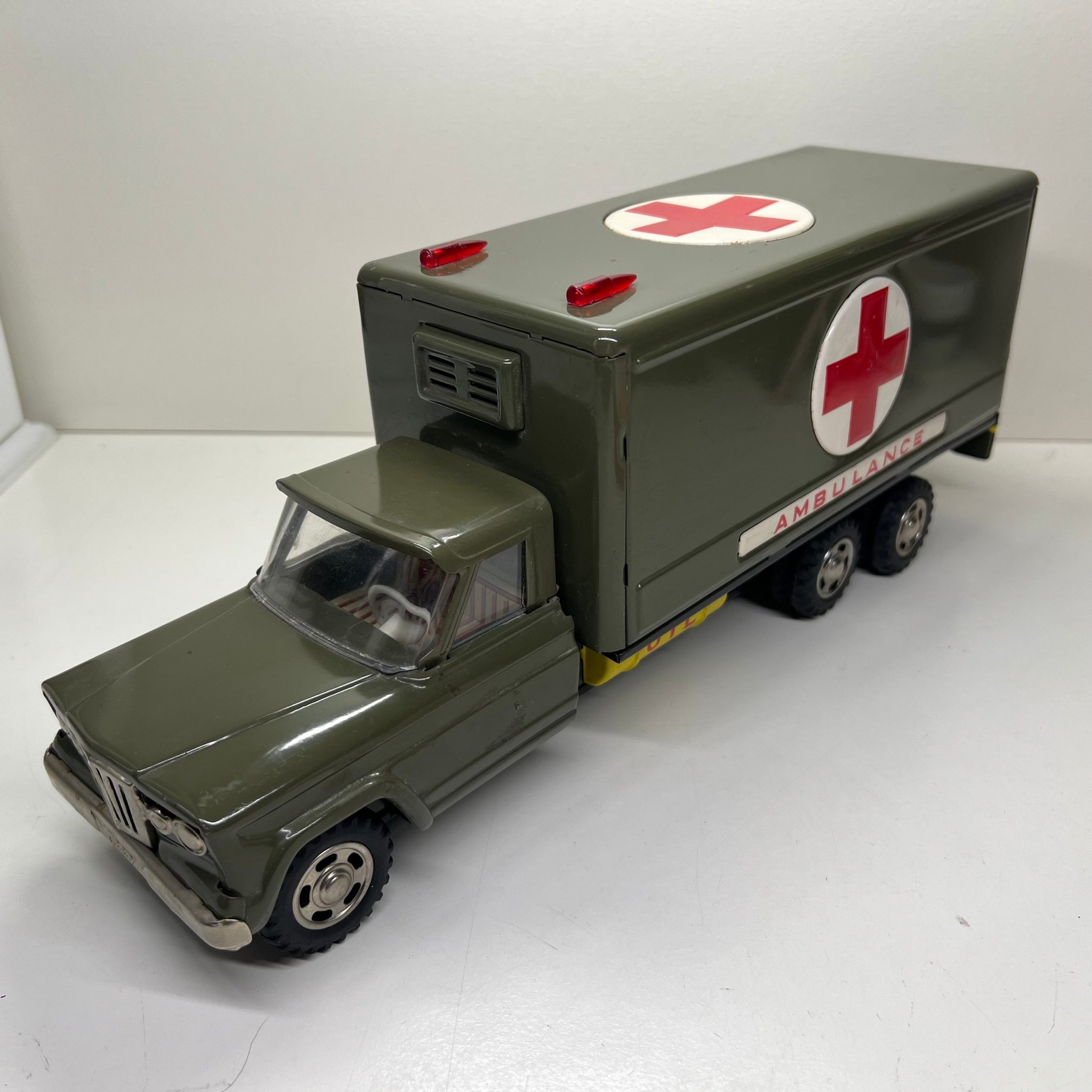 Stor San Marusan Jeep Gladiator ambulans. Japan.. | Köp på Tradera ...