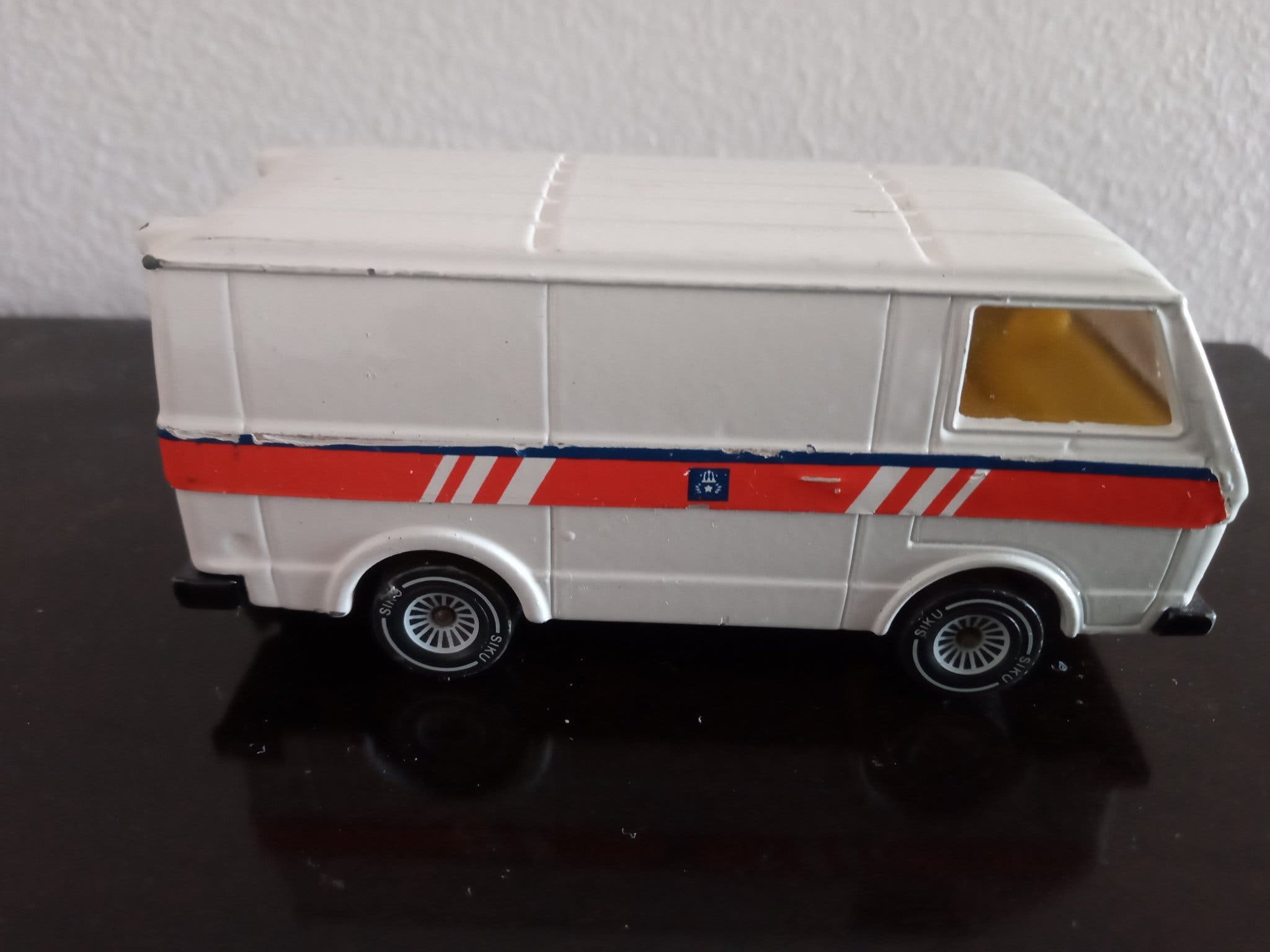 Looking for photo's of a Televerket VW bus : r/sweden