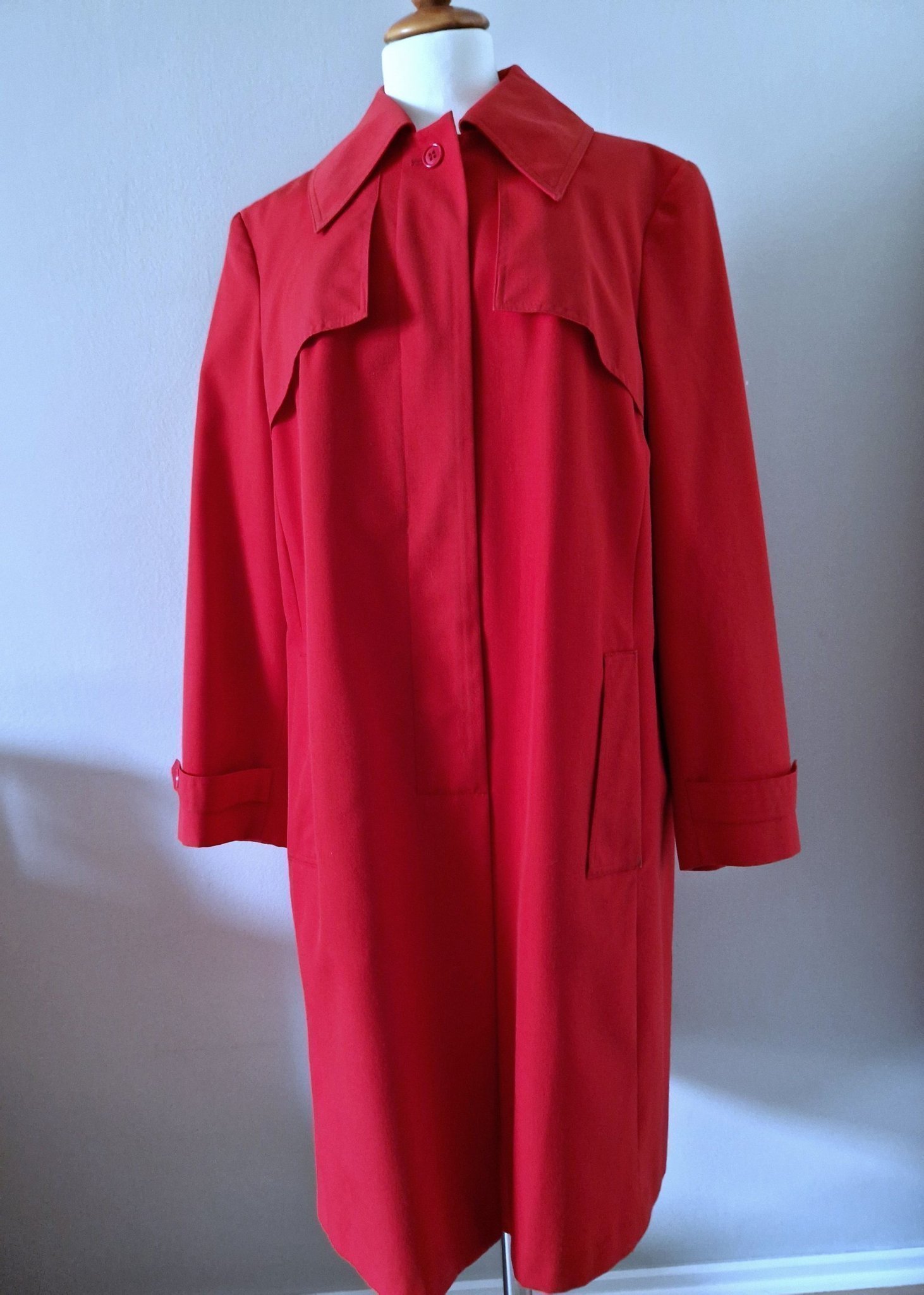 Snygg röd kappa vintage strl 40 Macton Young St.. | Köp på Tradera ...