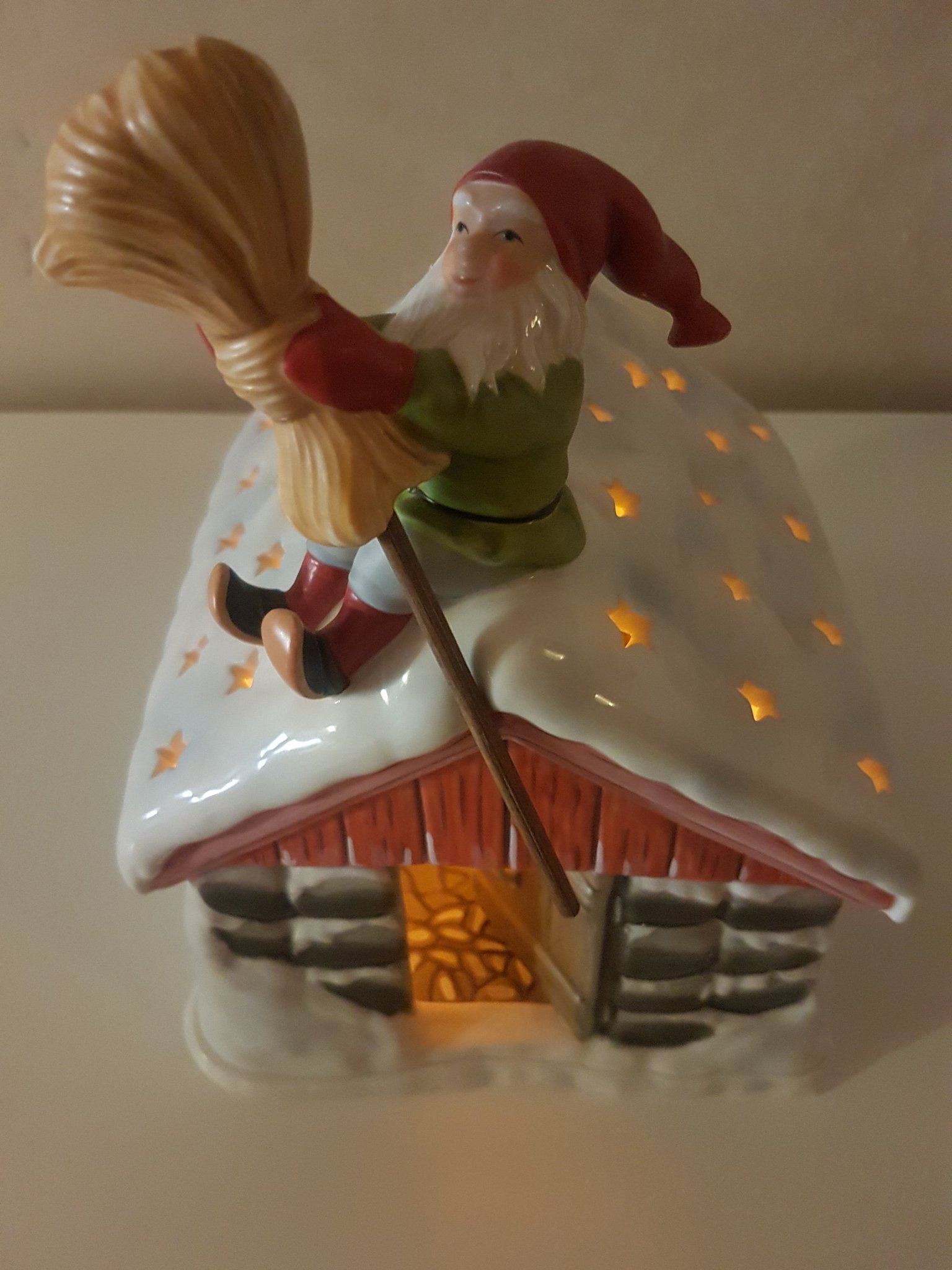 Härligt hus med Lars Carlsson tomte, till tomtegården från Fyrklövern ...