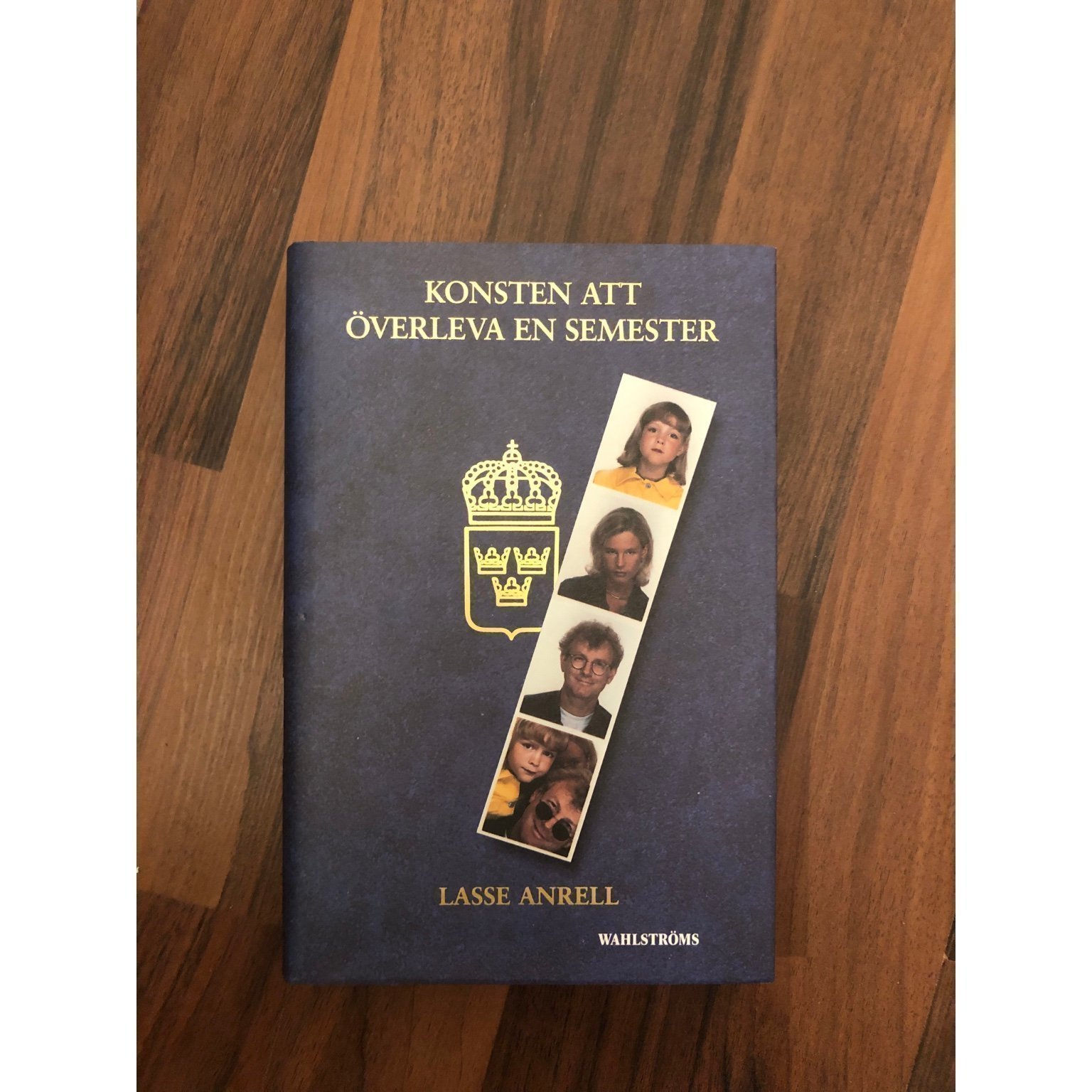 Konsten att överleva en semester - Lasse Anrell | Köp på Tradera ...