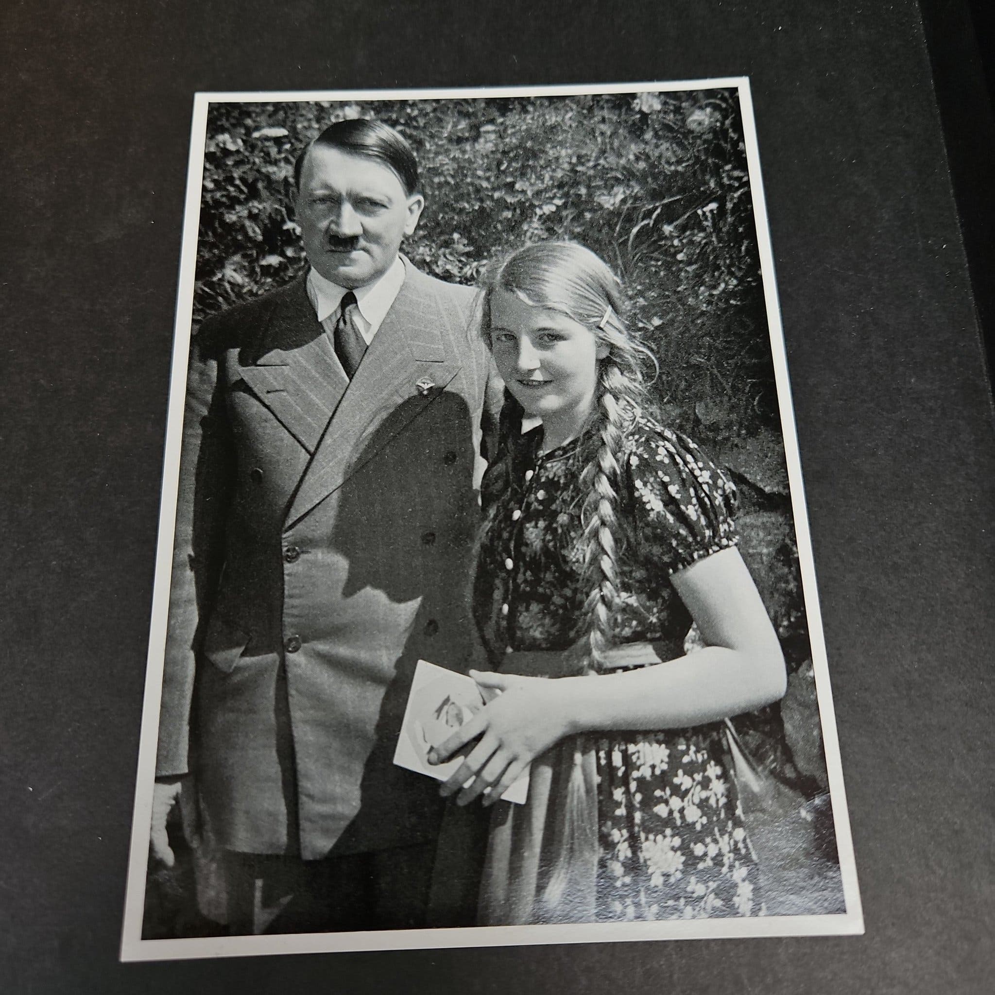 Se produkter som liknar Adolf Hitler har skrivit auto.. på Tradera ...
