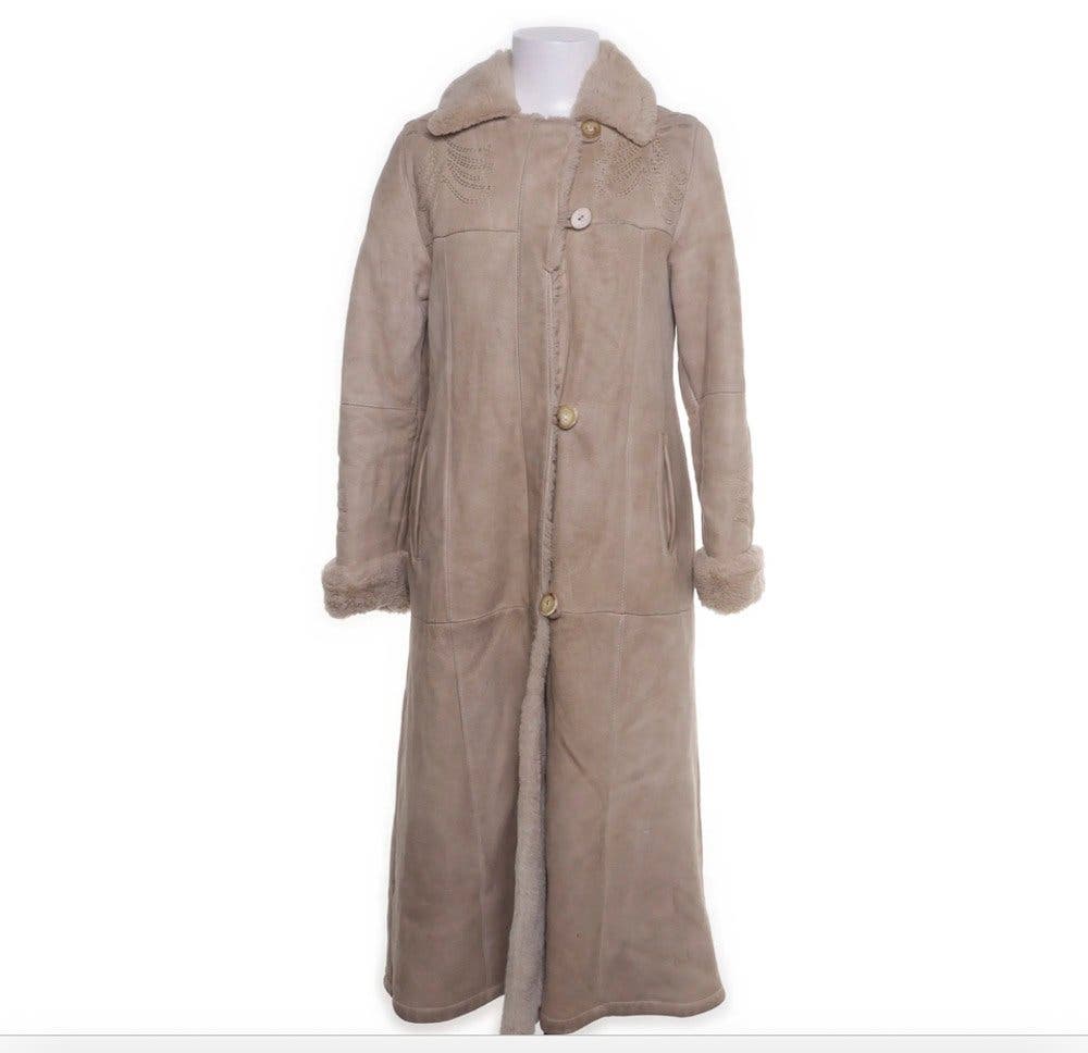 Se produkter som liknar Turkis-Tukku beige lång kappa.. på Tradera ...