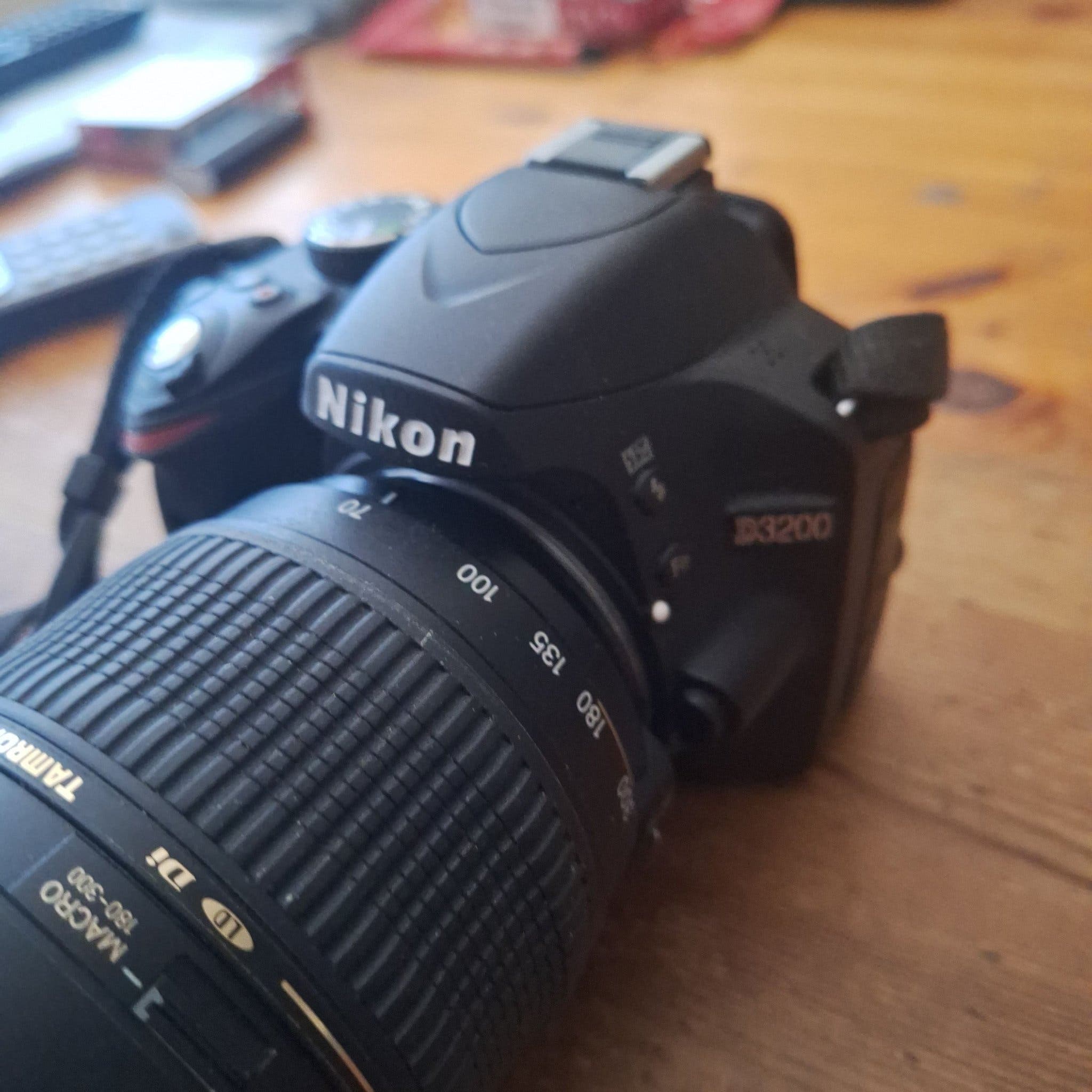 Se produkter som liknar Nikon D 3200 med Kamerautrust.. på Tradera ...