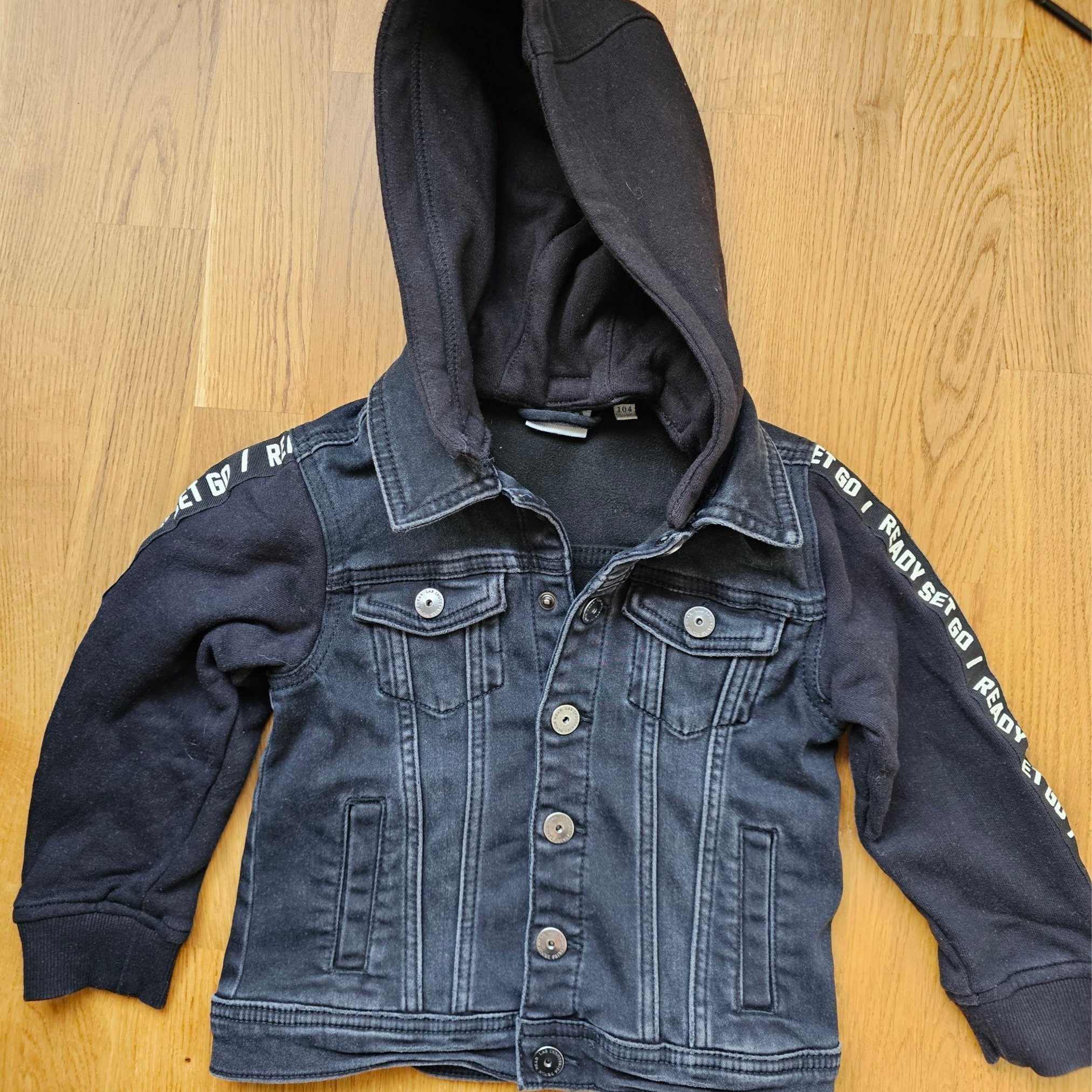 Jeansjacka i stl 104, LAB | Köp på Tradera (733987063)