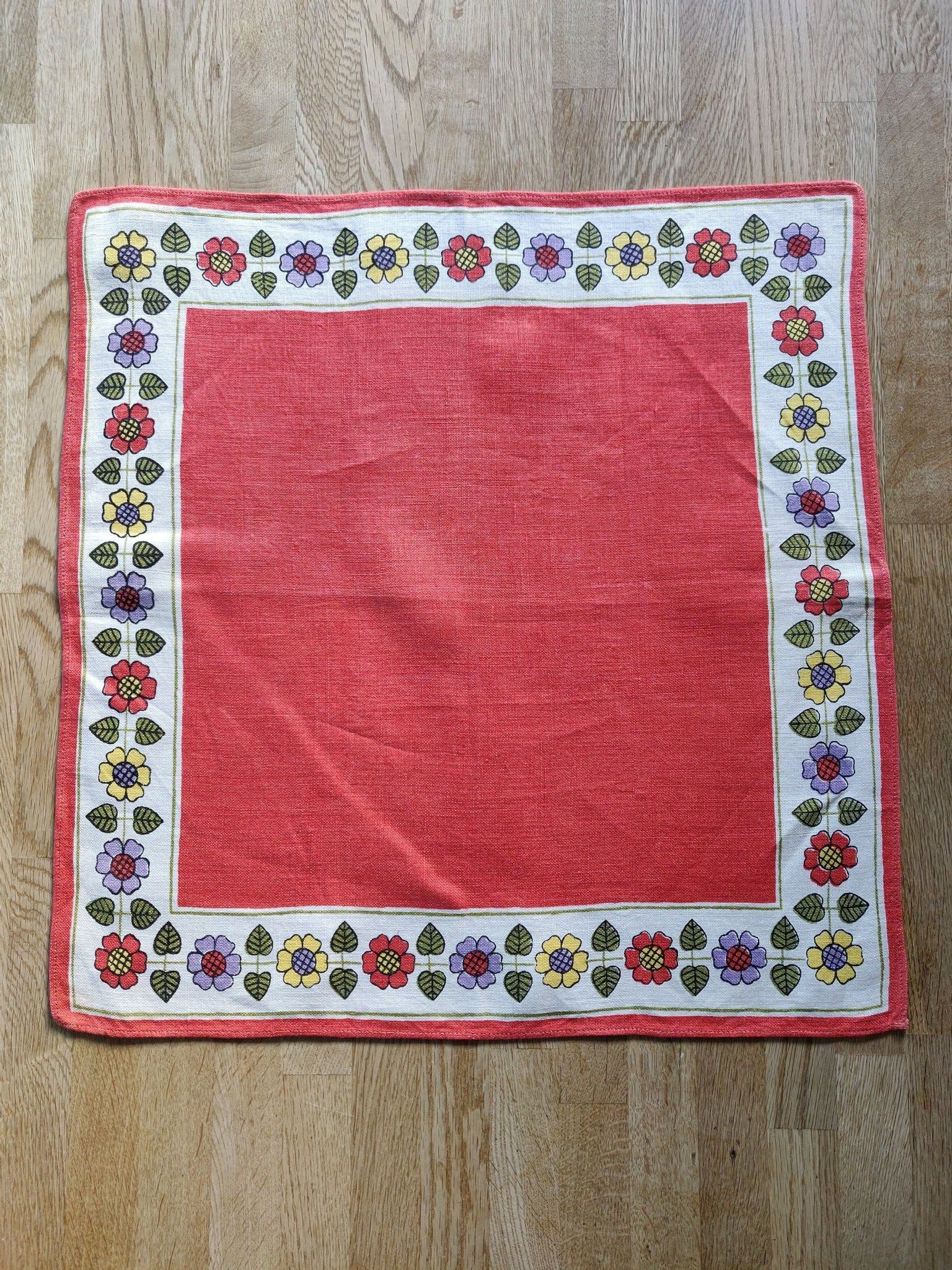 Se produkter som liknar Fin liten röd duk Retro tryck.. på Tradera ...