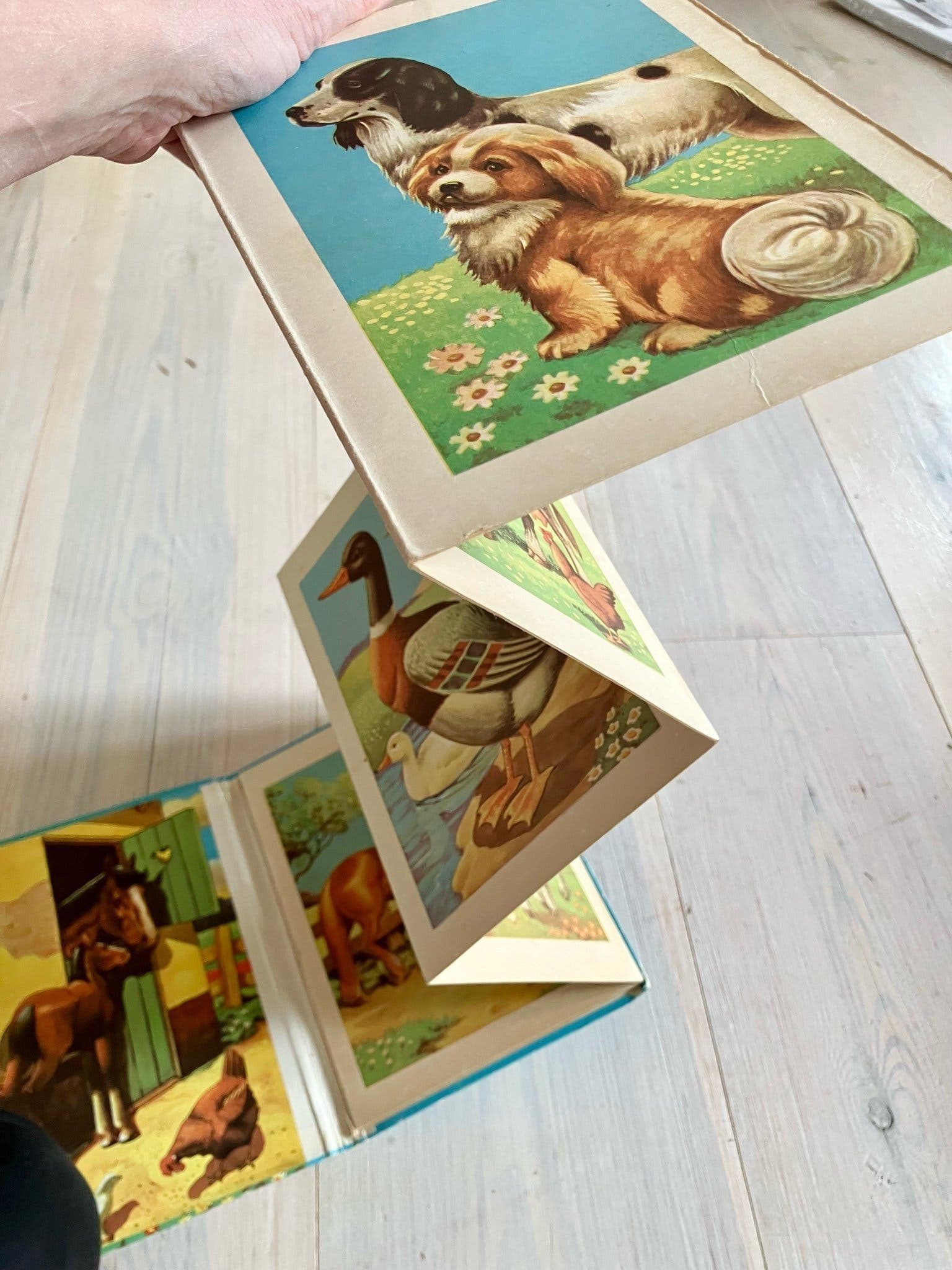 Se produkter som liknar Vintage barnbok, vikbok, i hå.. på Tradera ...