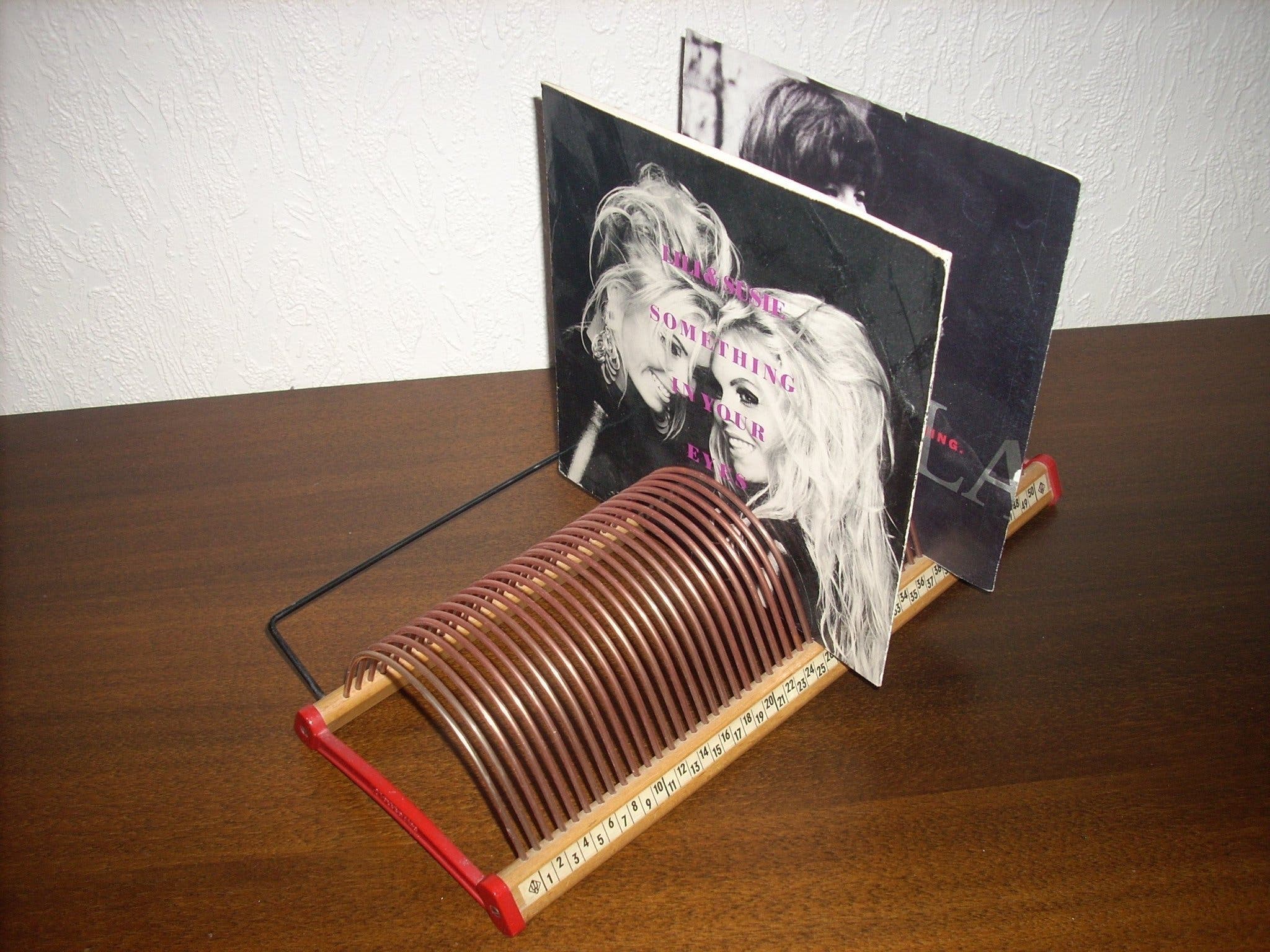 Se produkter som liknar Skivställ för 50 st vinylskiv.. på Tradera ...