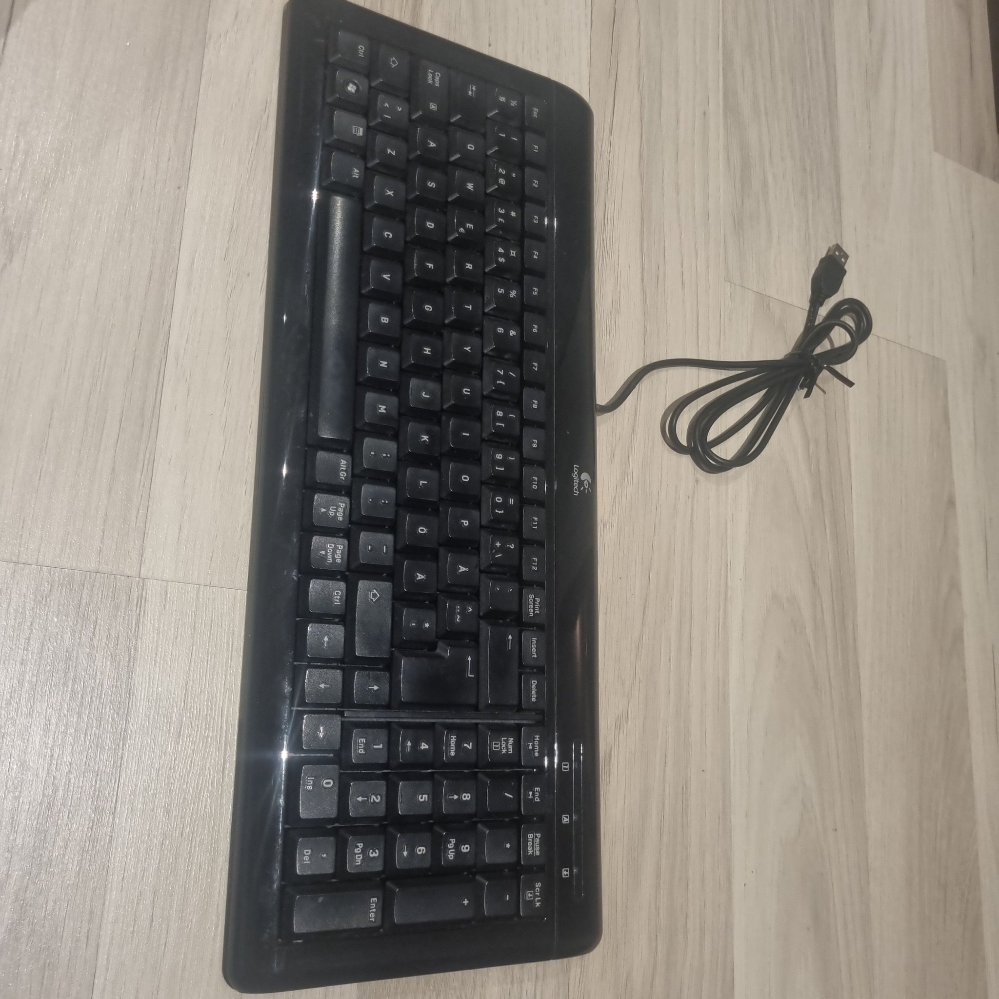 Logitech Ultra-Flat tangentbord | Köp på Tradera (704774617)
