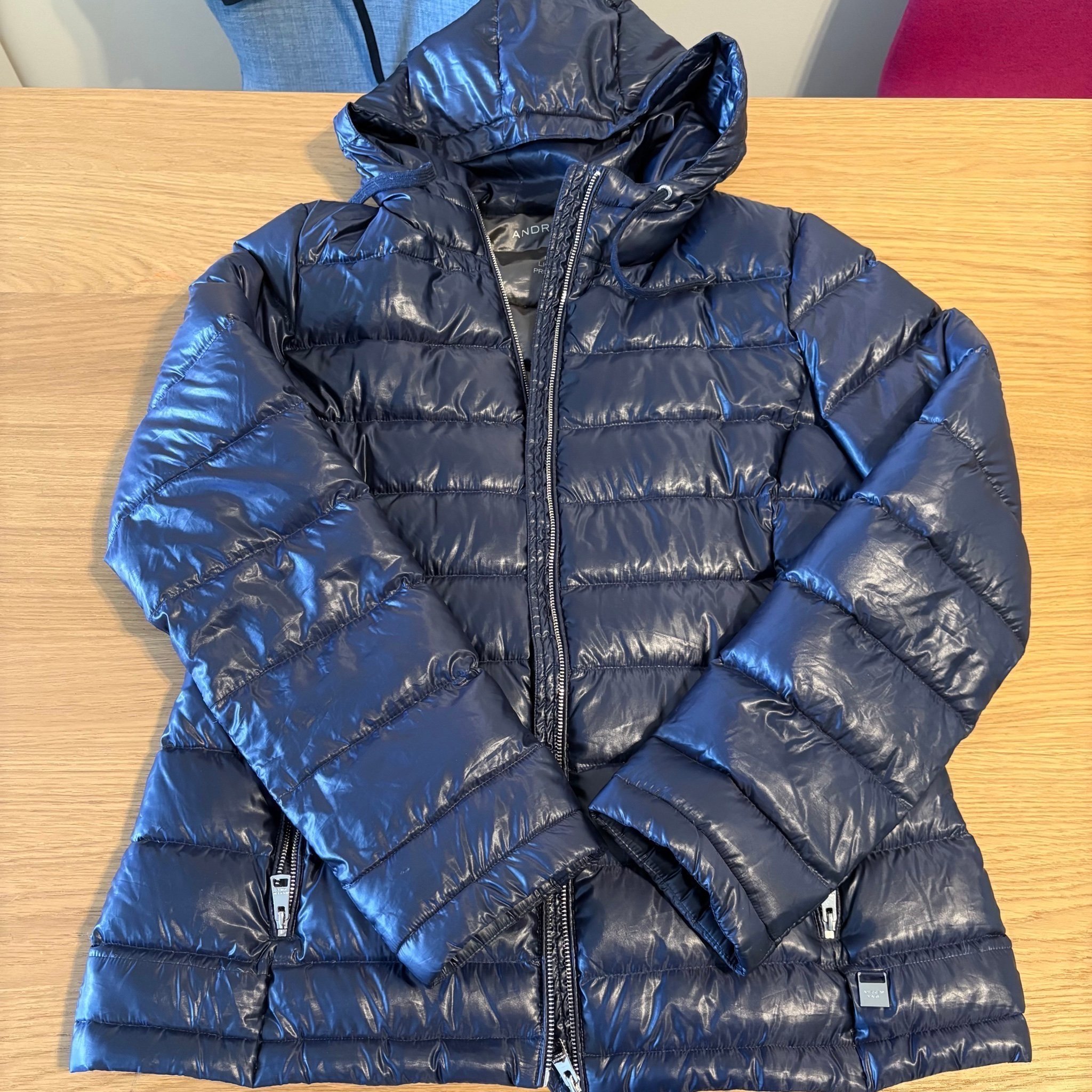 Se produkter som liknar Andrew Marc blå jacka dunjack.. på Tradera ...