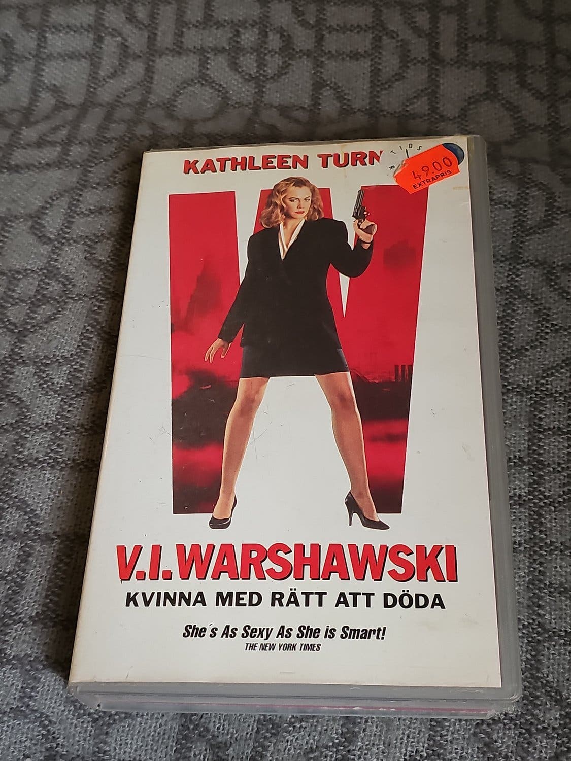 V.I. Warshawski - Kvinna Med R.. | Köp från SandsOfTime på Tradera ...