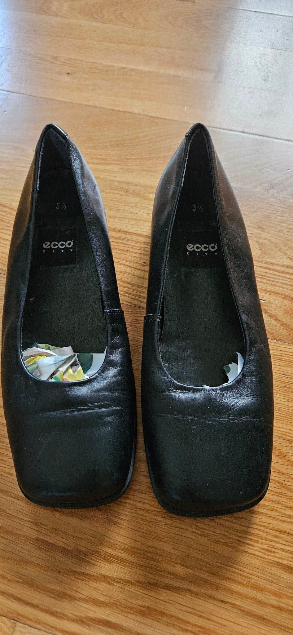 Se produkter som liknar Ballerinaskor från Ecco stl 3,5 på Tradera ...