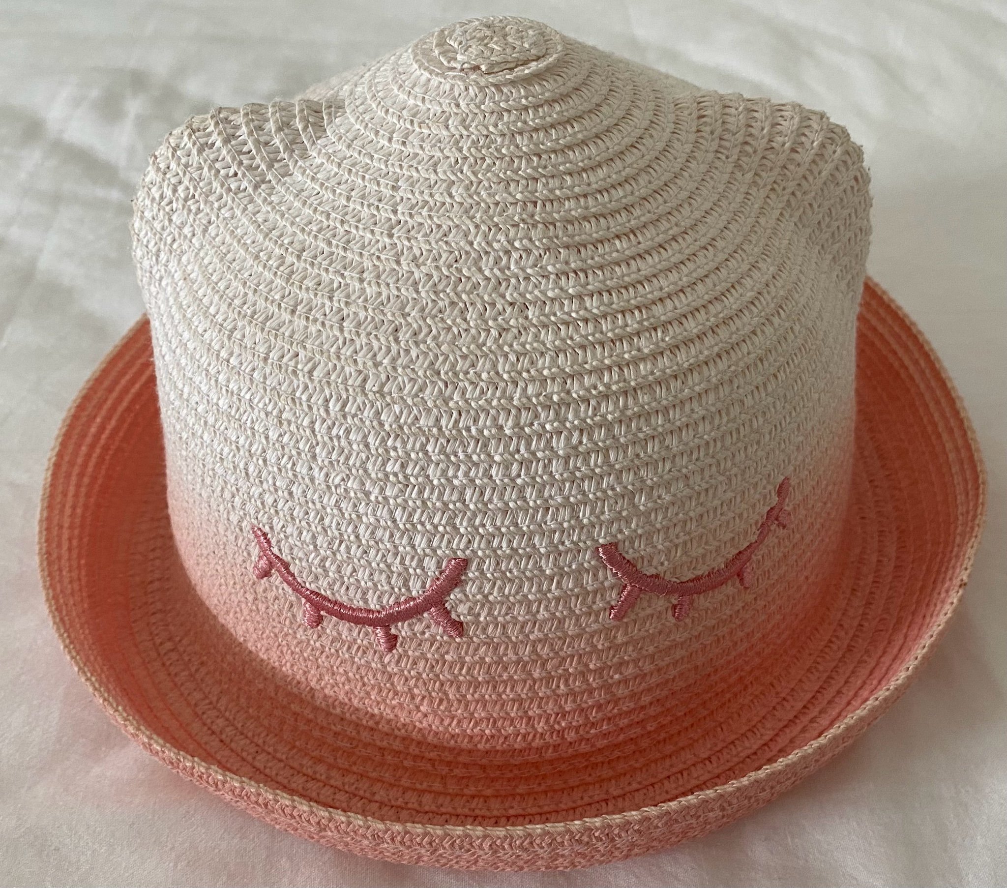 Rosa och vit hatt storlek ca 2-4 år | Köp på Tradera (691162561)