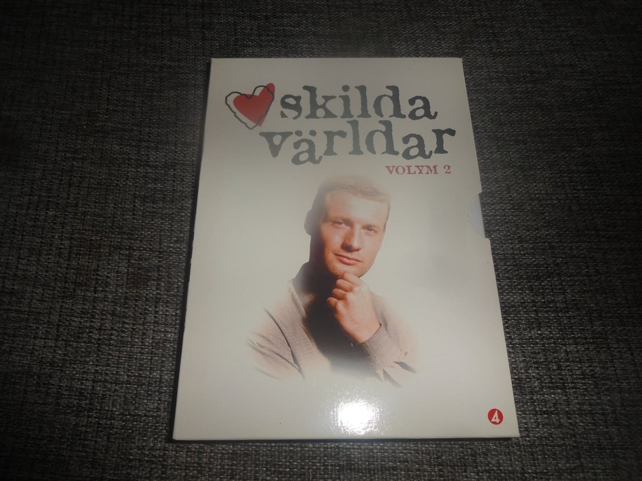 Se produkter som liknar Skilda Världar Volym 2 - DVD på Tradera (703861271)