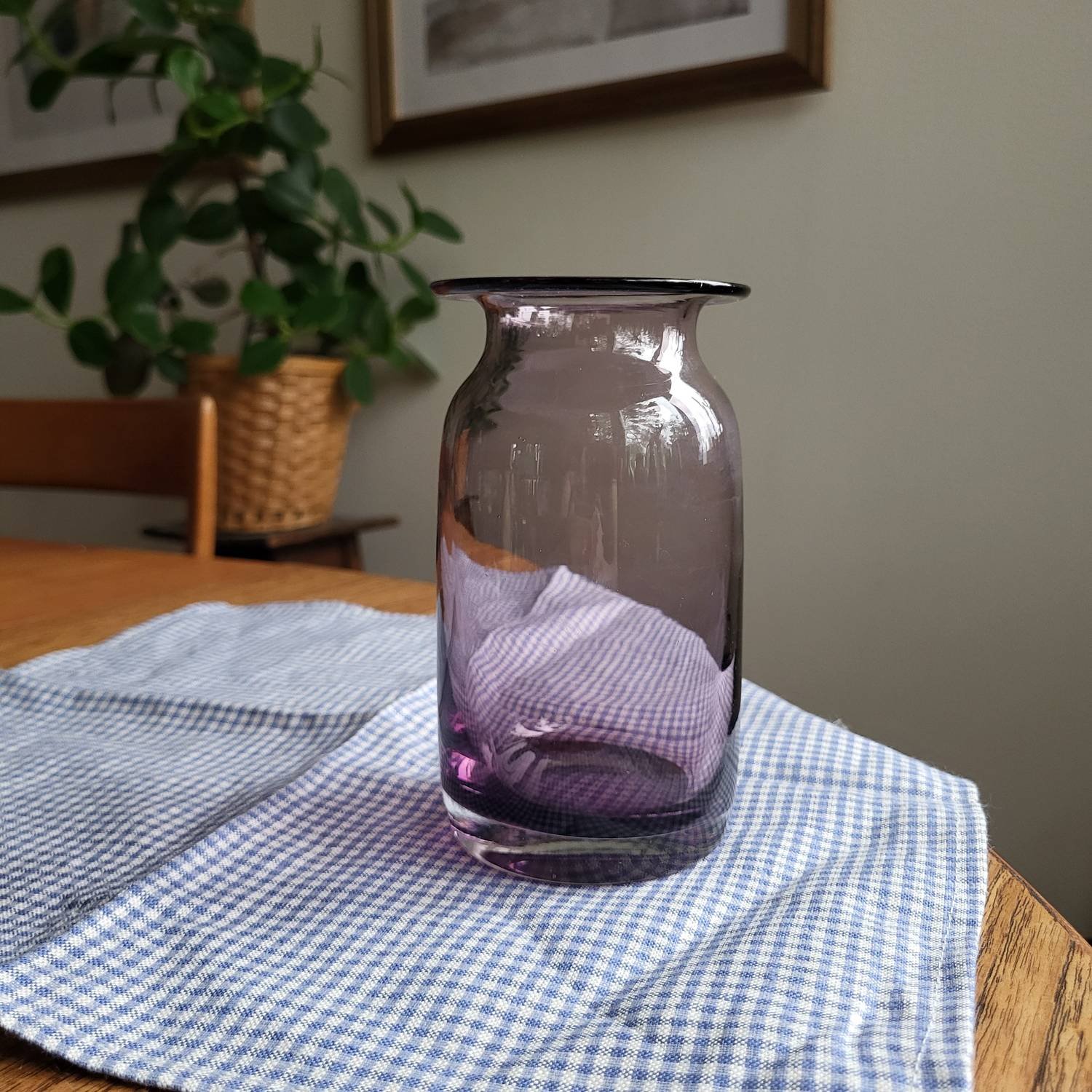 Munblåst Lila Vas Glas K.. | Köp från KvarteretSommarro på Tradera ...