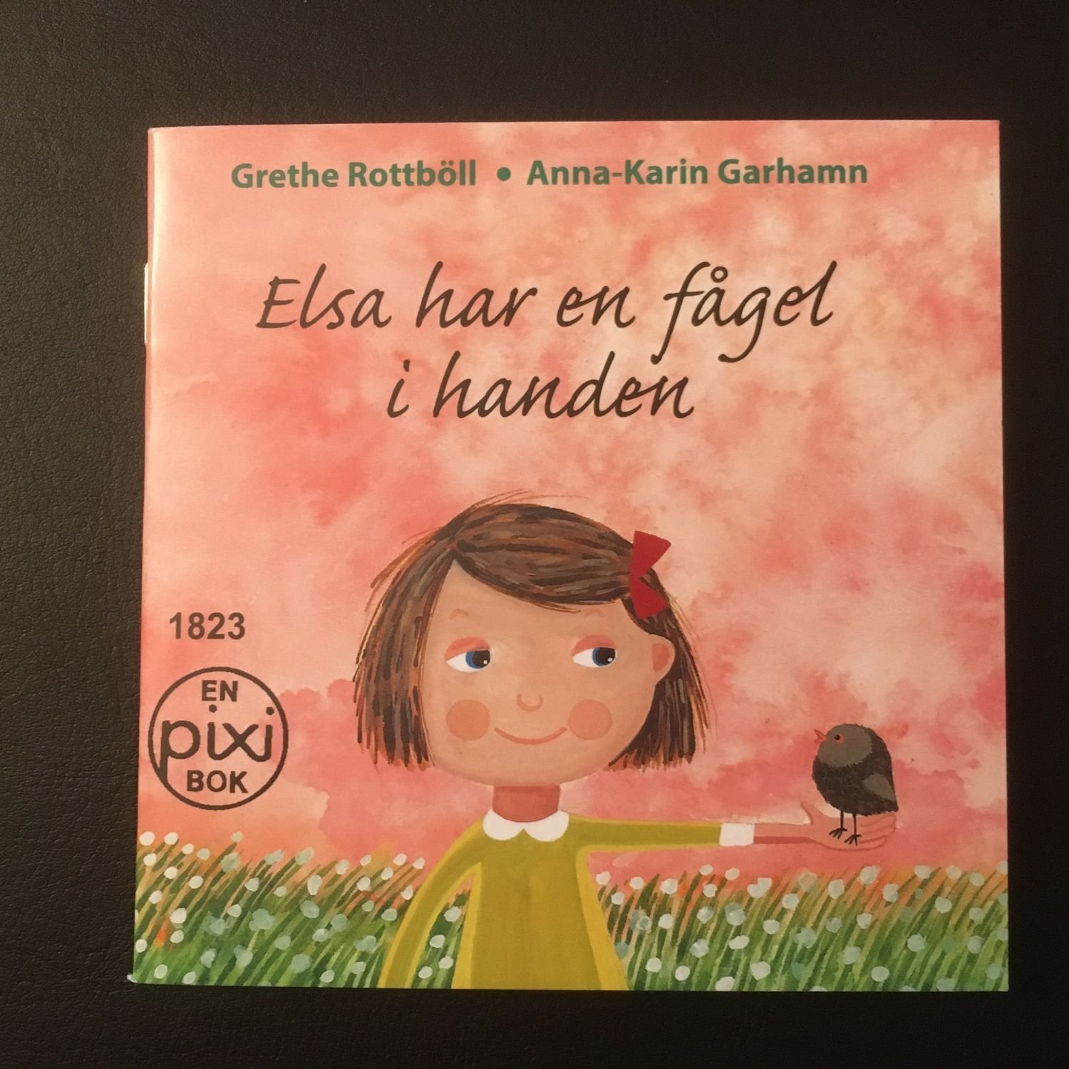 Pixi bok 1823 - Elsa har en fågel i handen | Köp på Tradera (636248955)