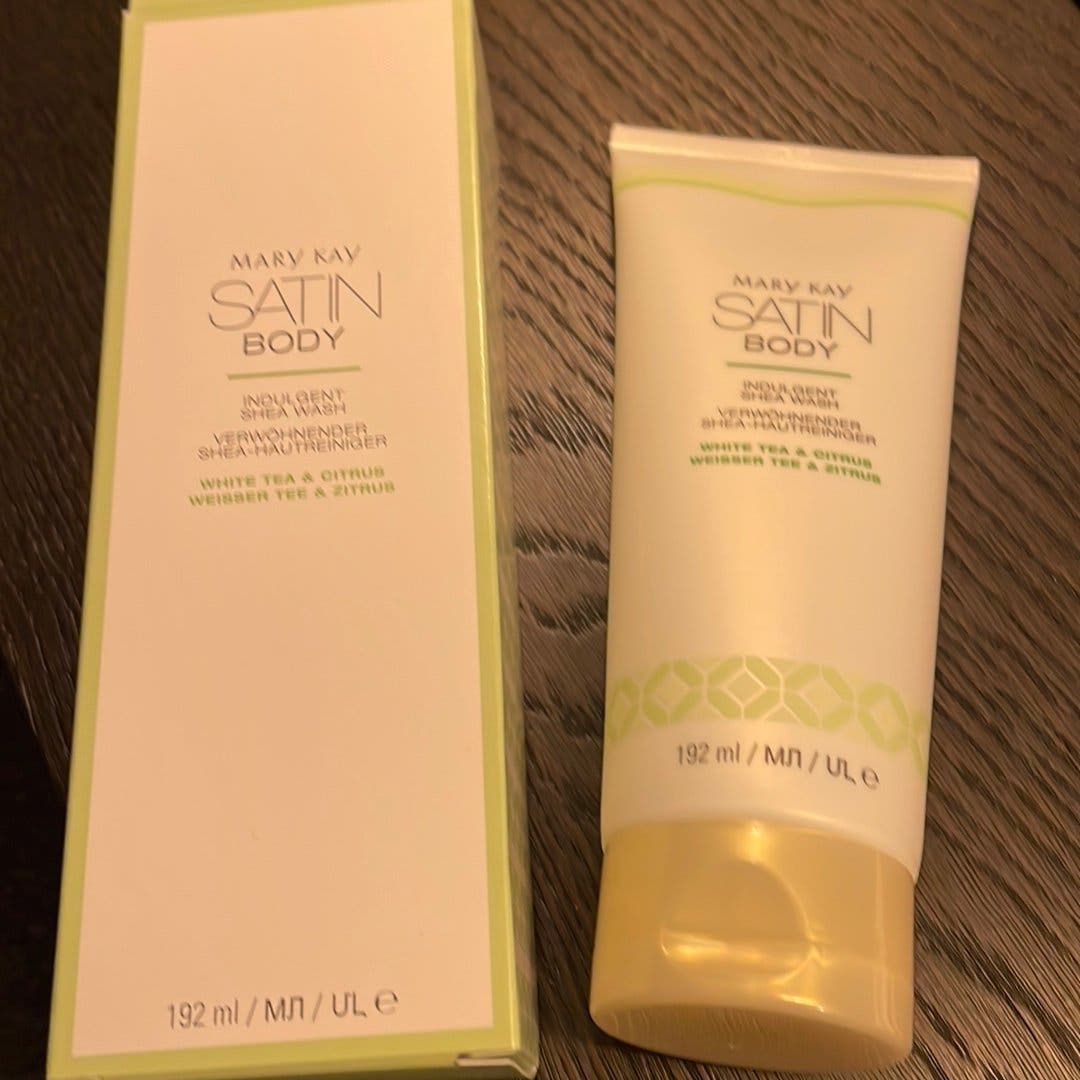 Se produkter som liknar Mary Kay Satin Body Wash på Tradera (665294451)