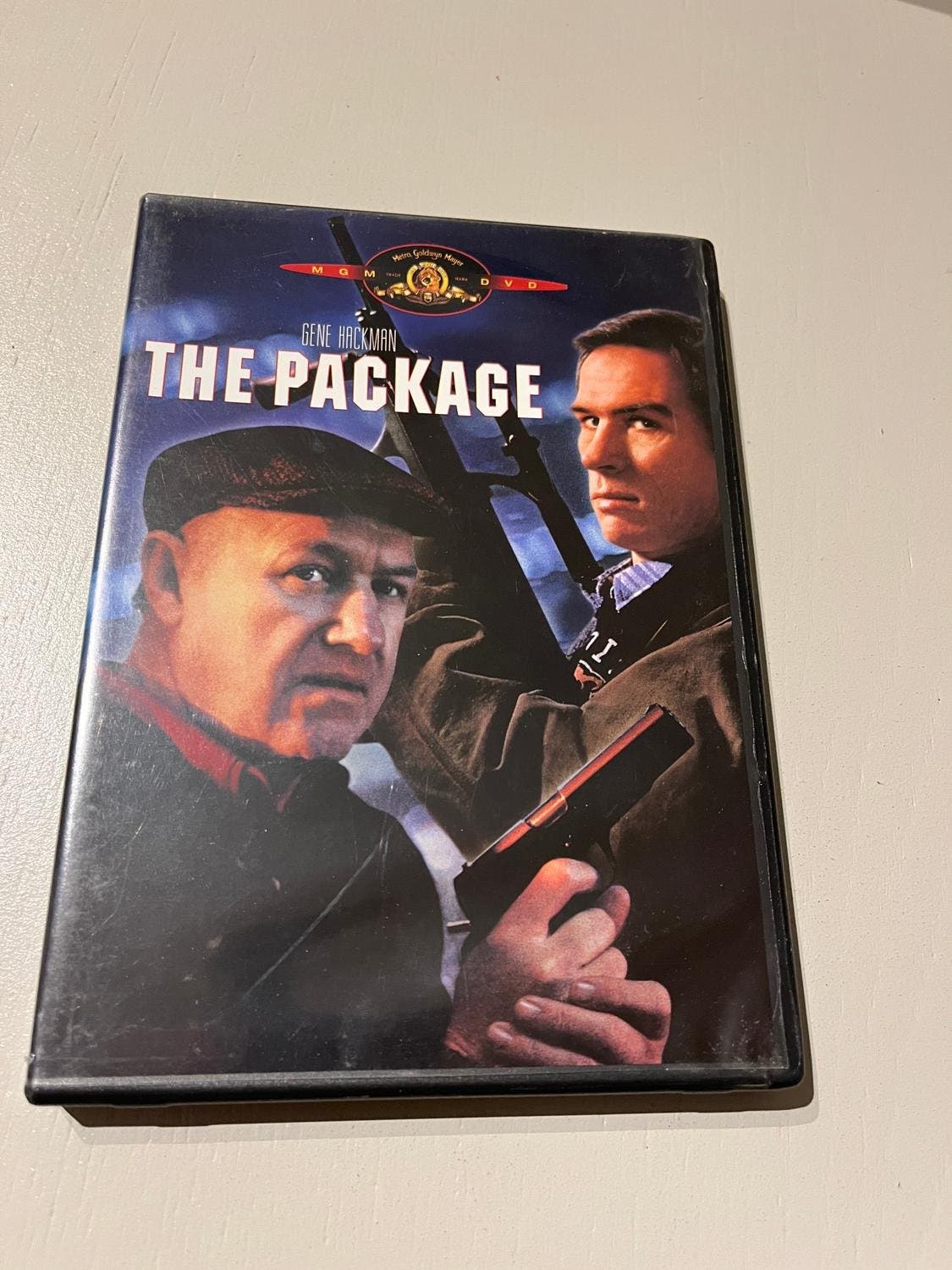 Se produkter som liknar DVD-film: The Package (Gene H.. på Tradera ...