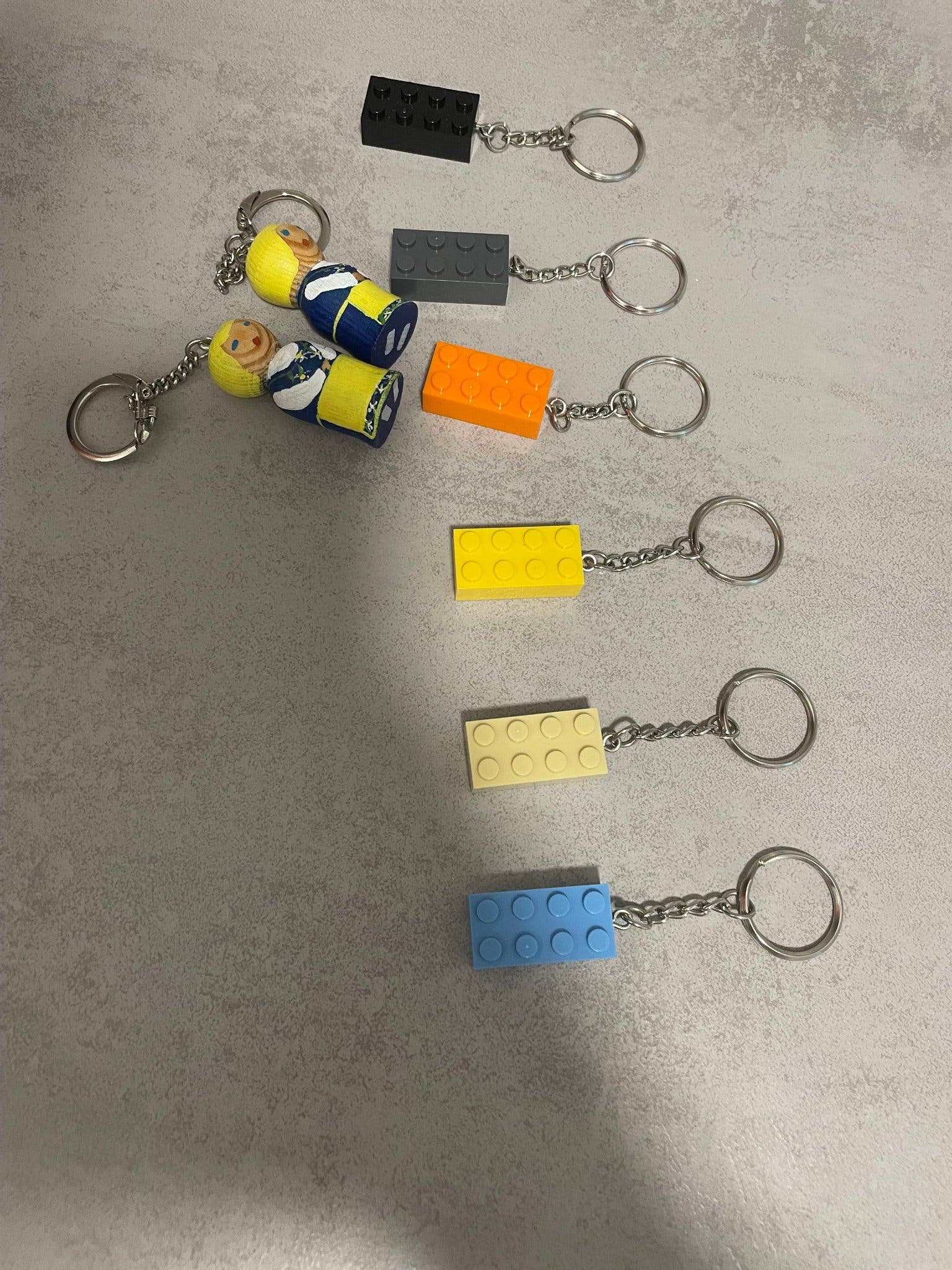 Nyckelringar form av Lego midsommar | Köp på Tradera (690238722)